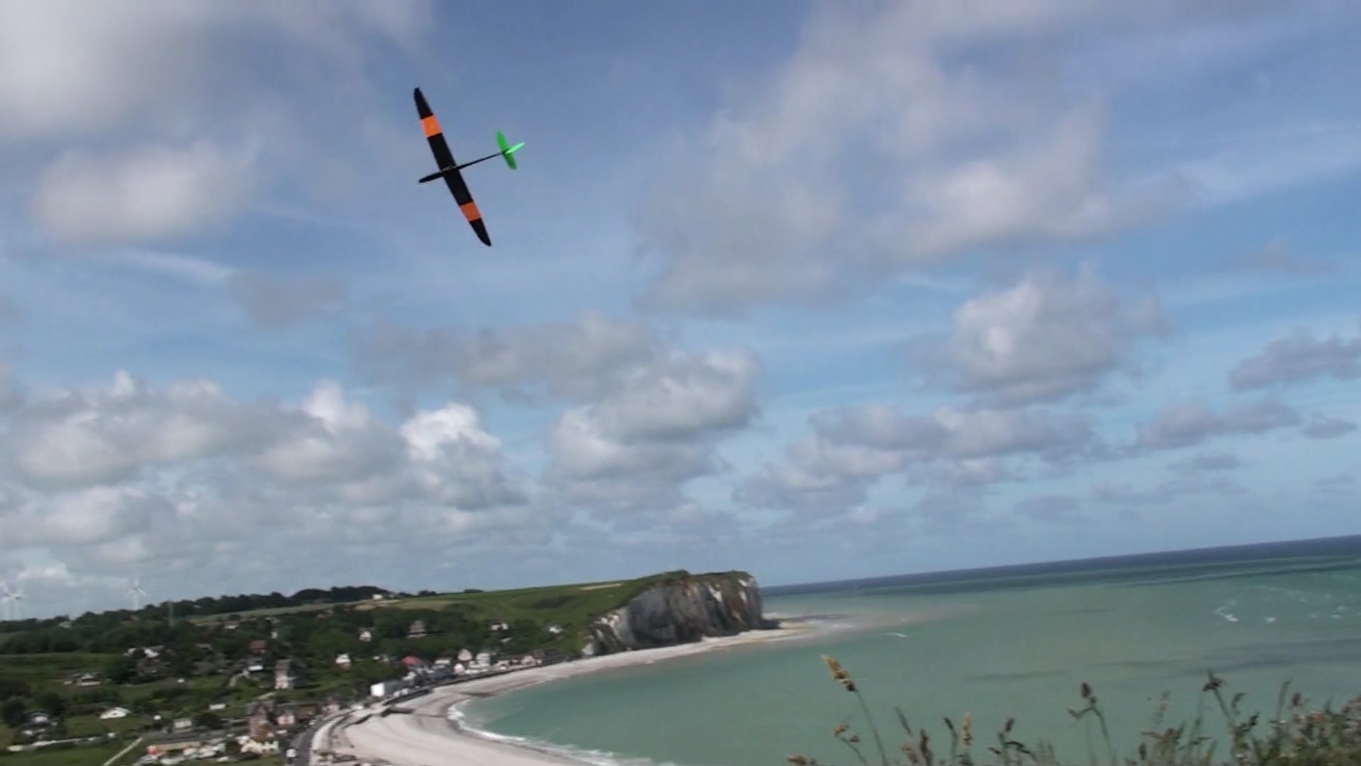vagabond & stiletto (mini f3k) slope soaring on Vimeo