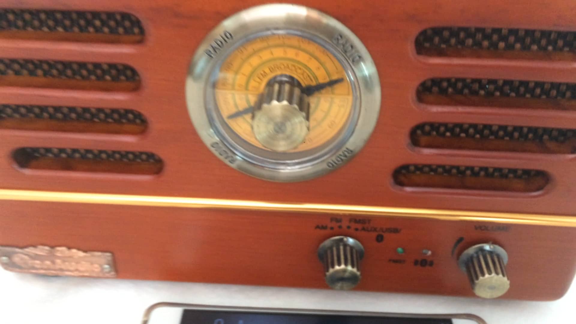Retro Wooden Radio AM/FM 8W Max Bluetooth Speaker on Vimeo