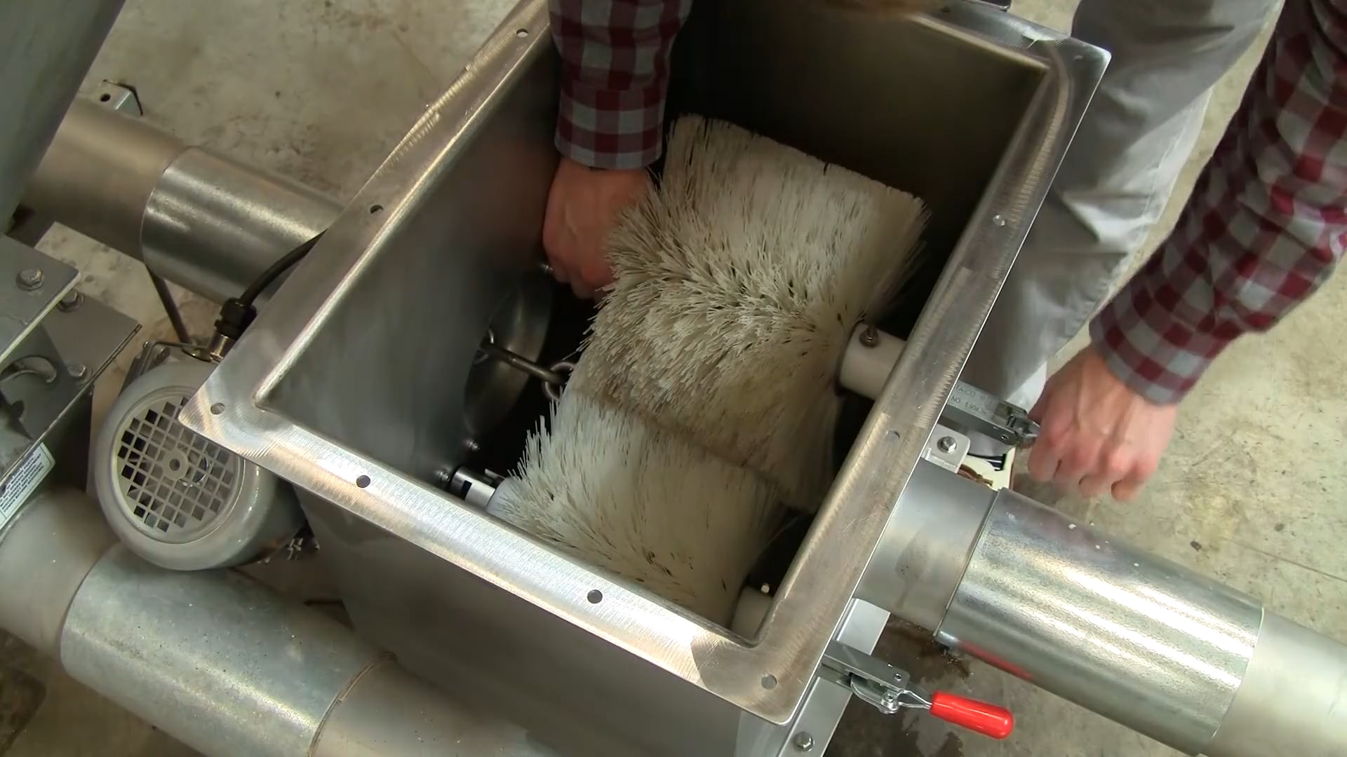 Motorized Brush Box for Chain-Vey on Vimeo