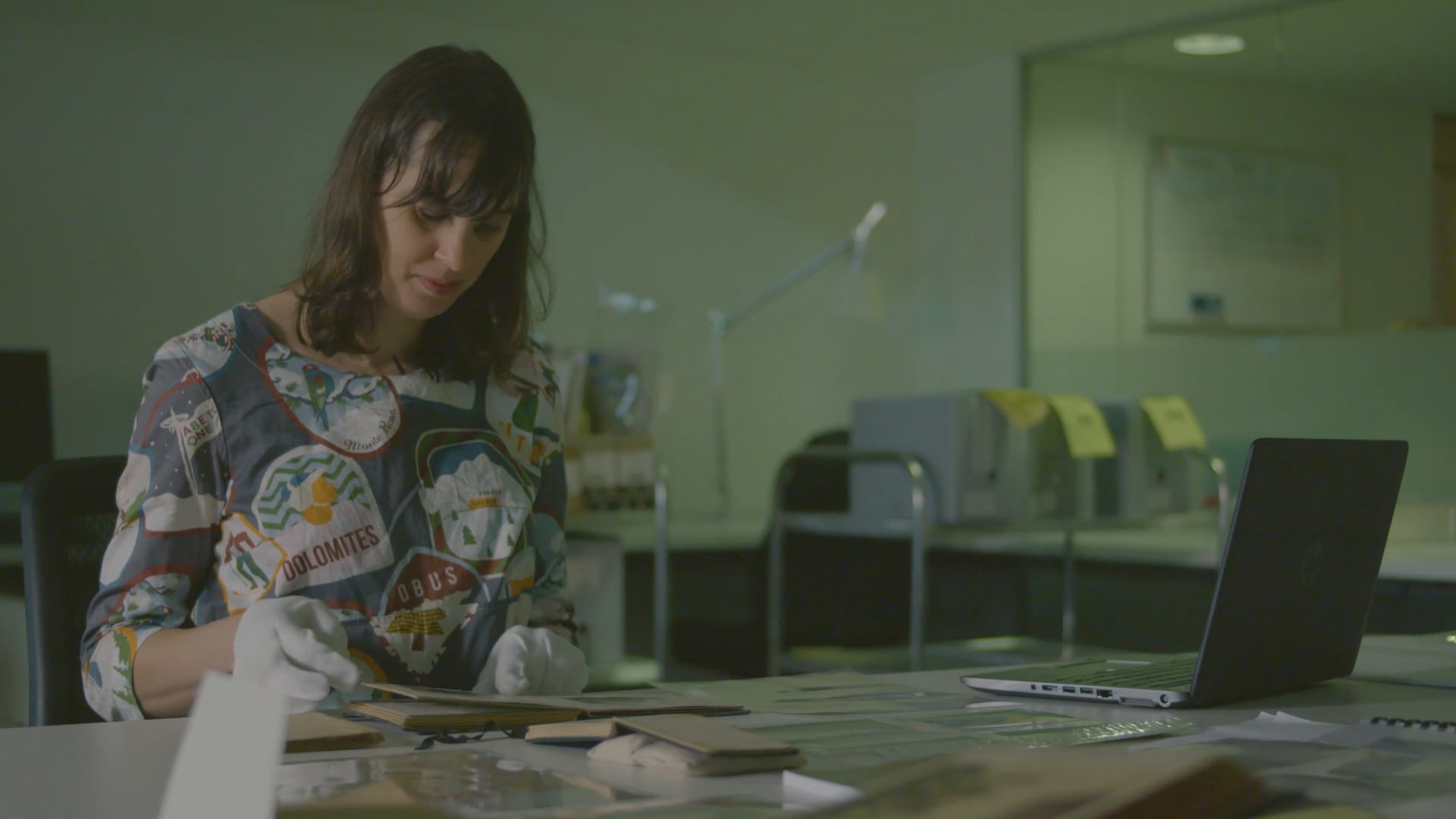 2016 QANZAC 100 Fellow- Victoria Carless: Paper Moon: Stories of ...