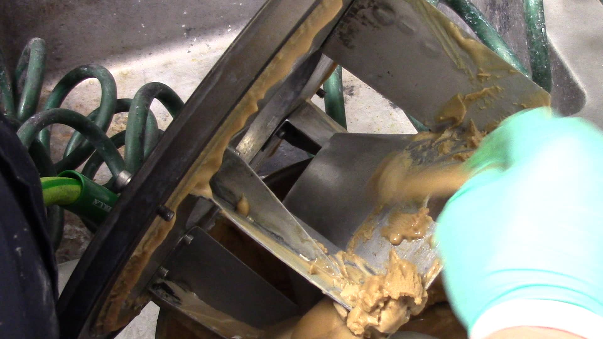 US Centrifuge M512 Cake Sample on Vimeo