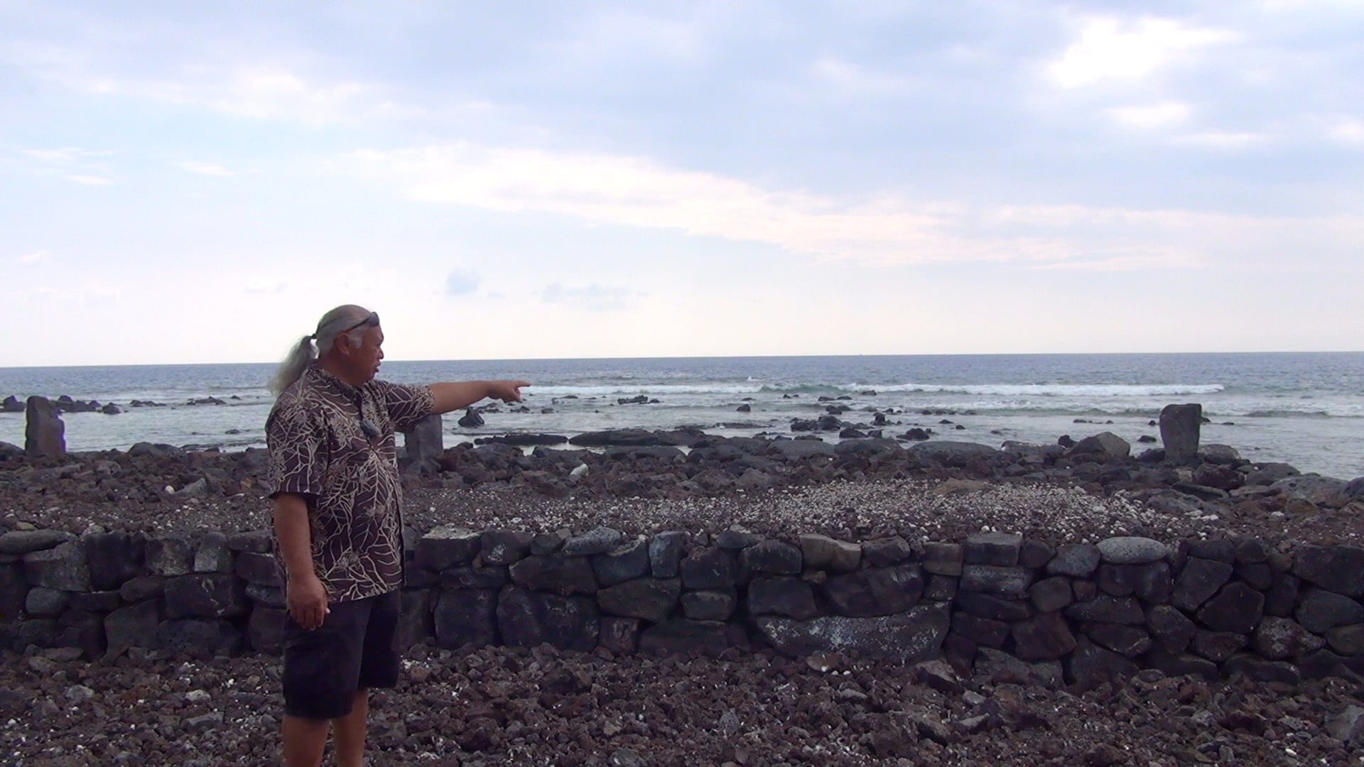 HI Vid27 Hapaiali’i Heiau solstice stones on Vimeo