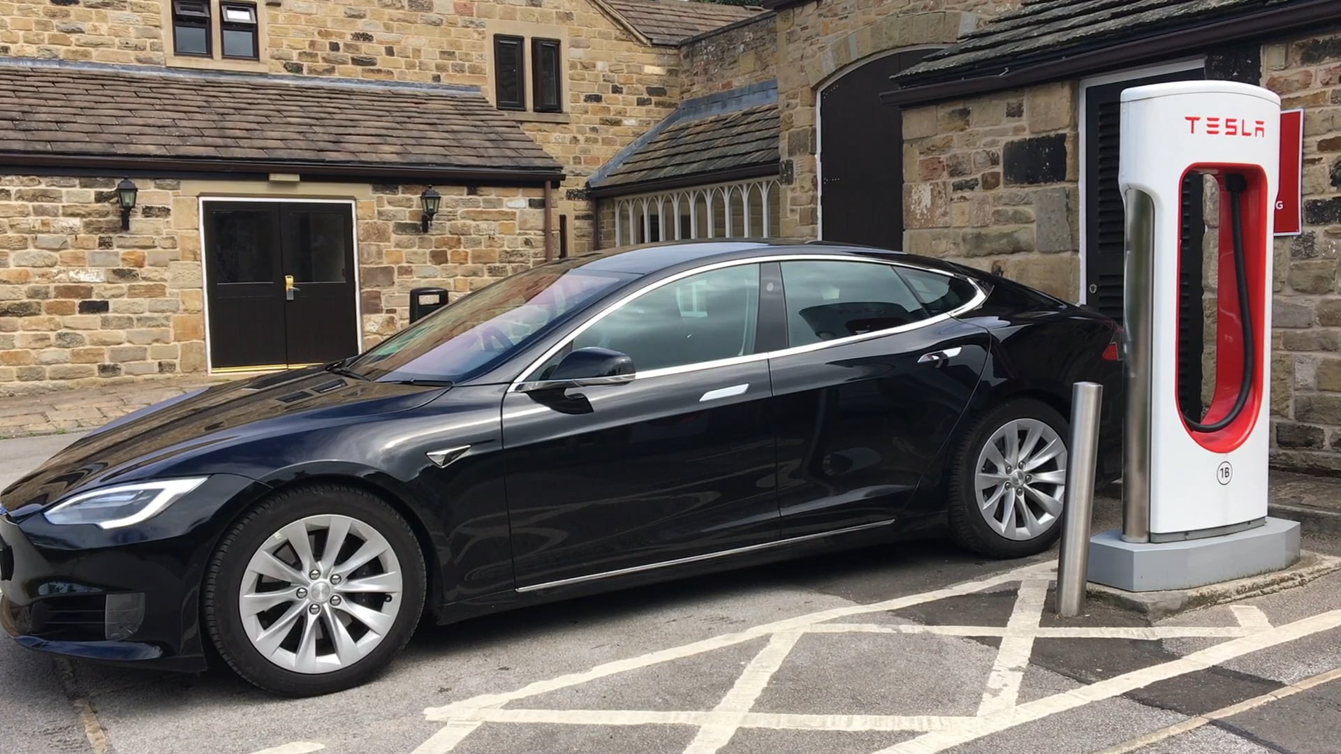 The Tesla Model S with auto pilot on Vimeo