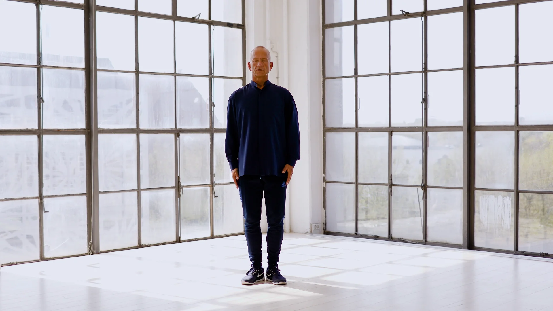 30. Introduction to the the Taijiform of master Sam Tam and the opening ...