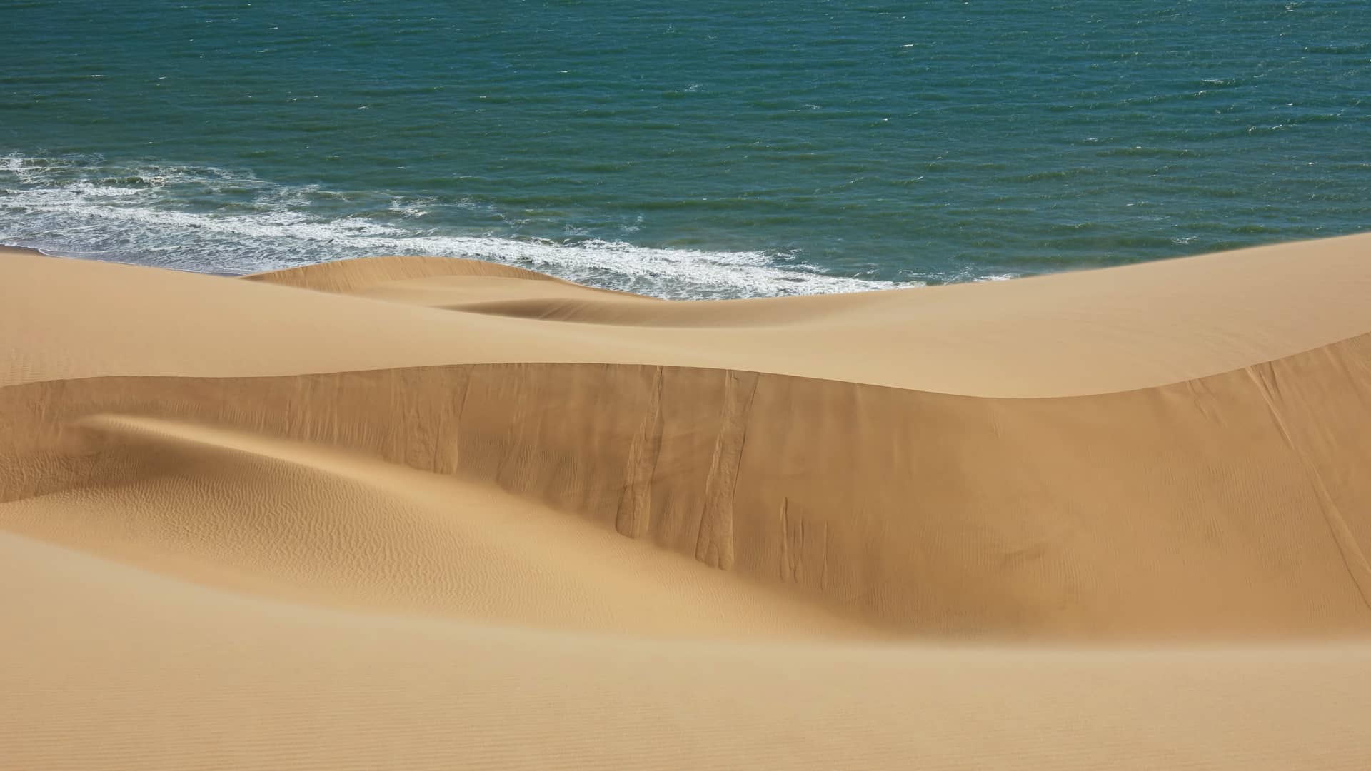 Sandwich Harbour, Namibia on Vimeo