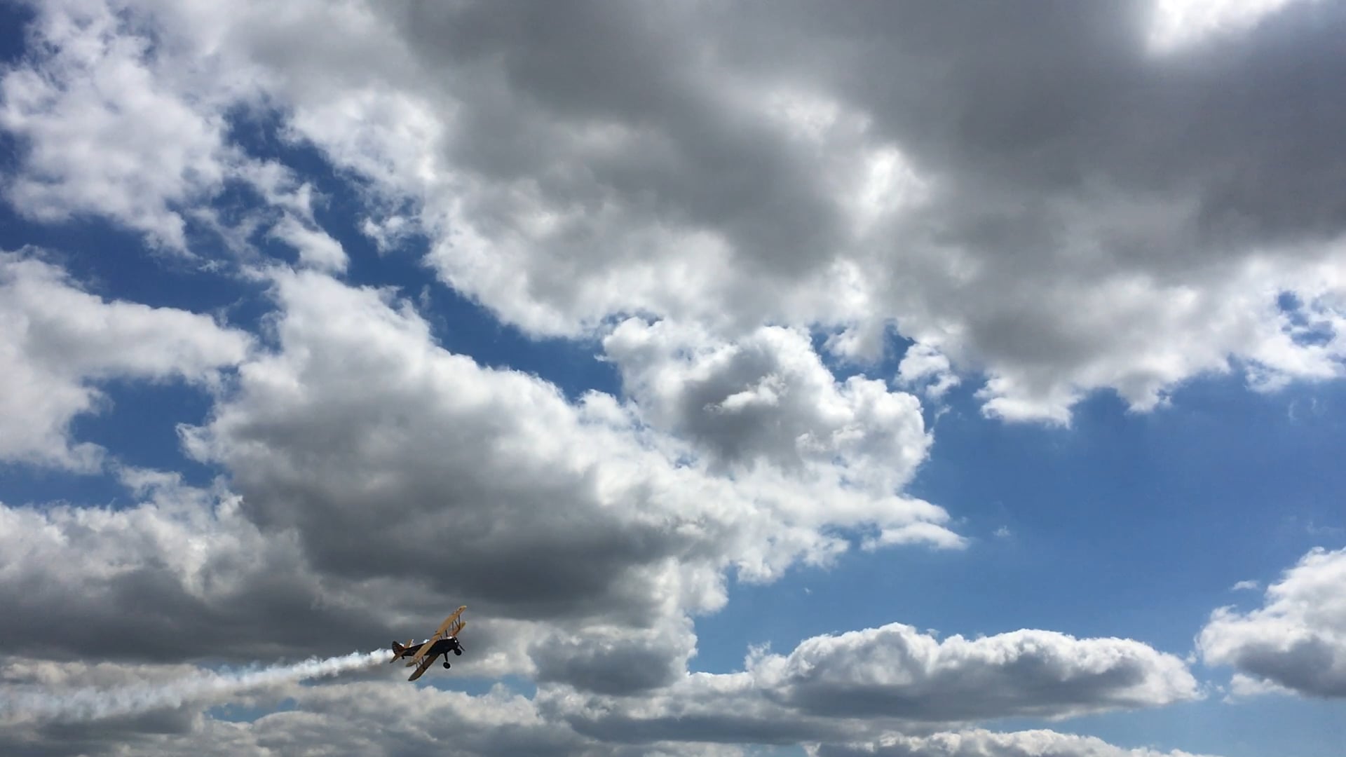 Stearman low pass Enstone on Vimeo