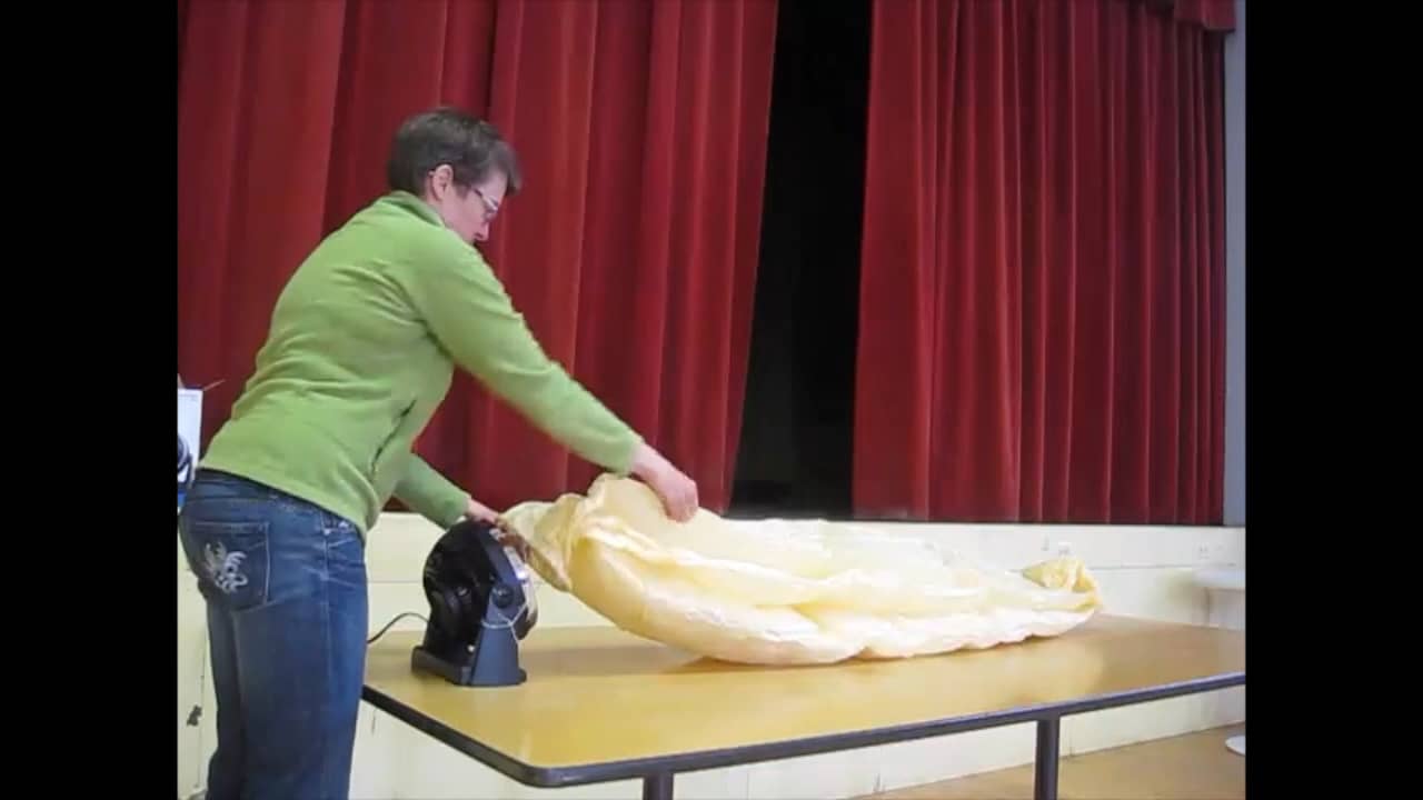 Paper Lanterns Inflatable on Vimeo