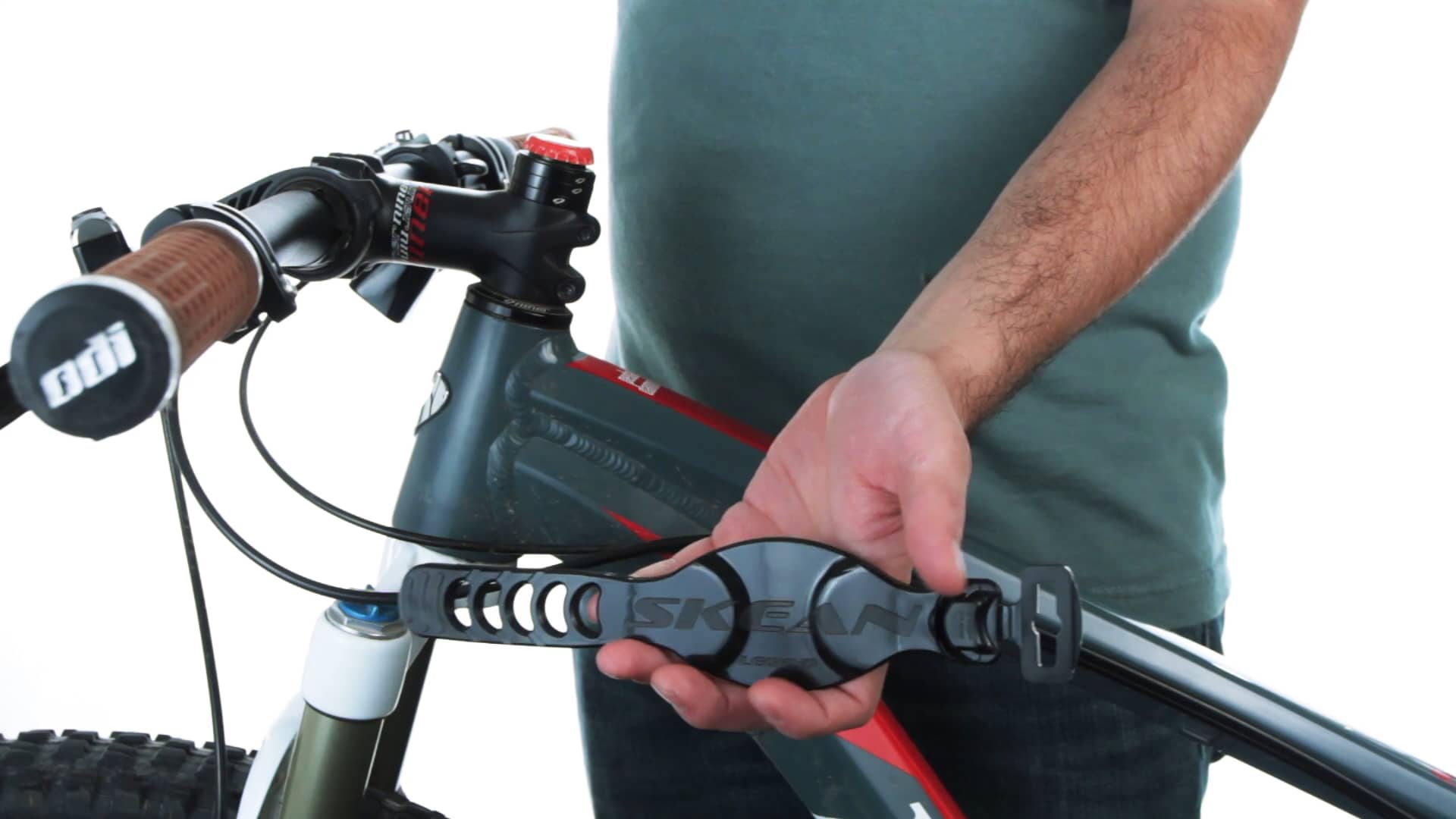 Skean Legend Top Tube protector on Vimeo