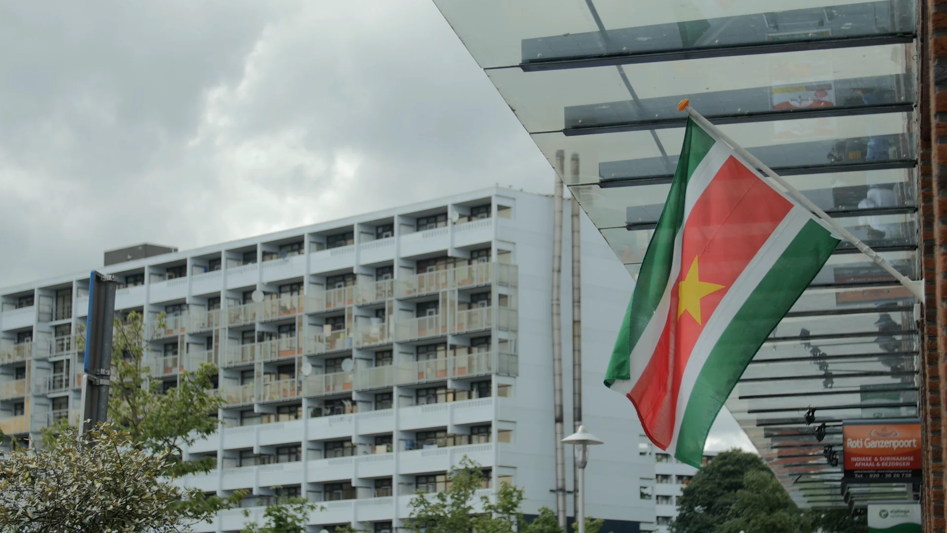 'Gliphoeve, een vergeten strijd': kraken met Guilly Koster on Vimeo