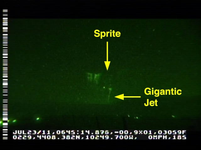 Sprite and Secondary Gigantic Jet, 2011-07-23 on Vimeo