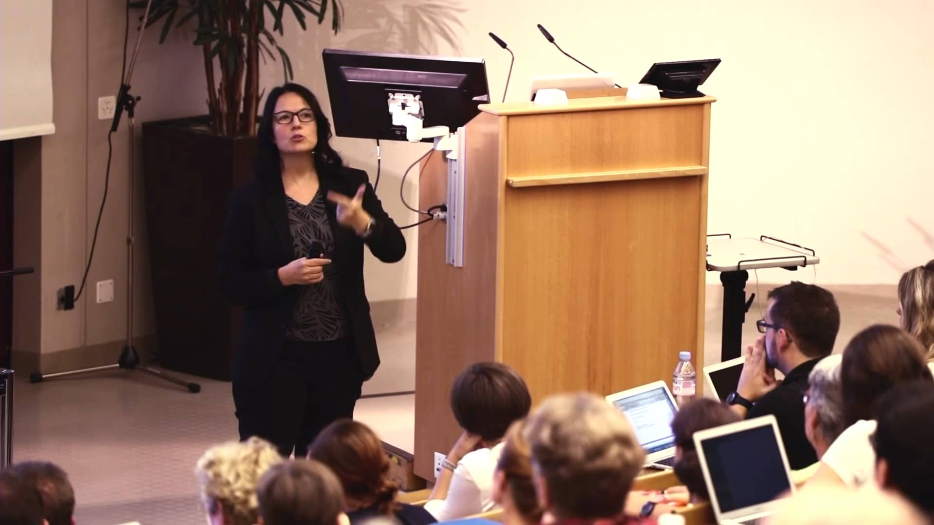 Conférence de Caroline Dayer: (Inter)agir à l'école on Vimeo