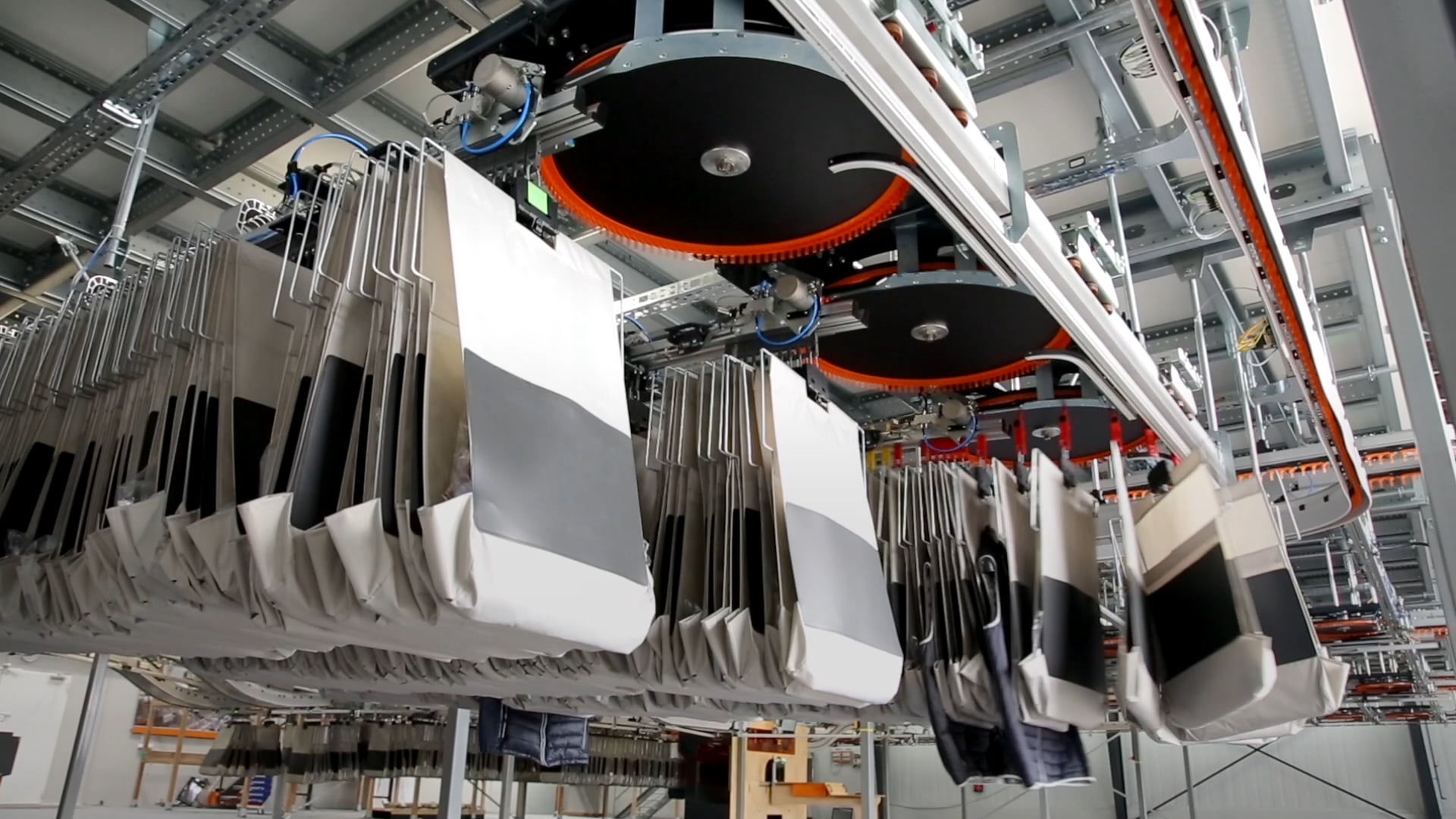 Vanderlande Pocket Sorter on Vimeo