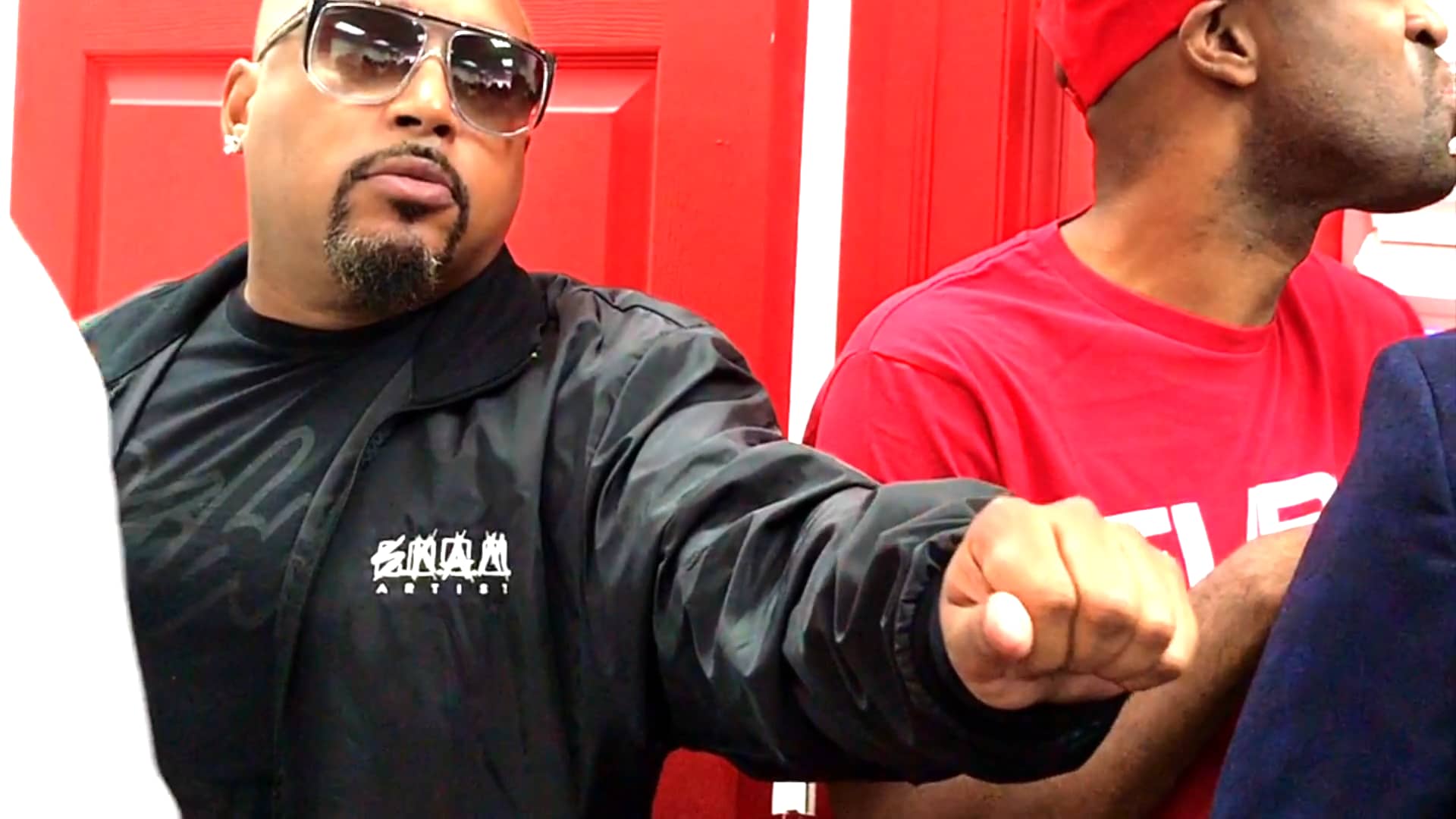 Fanstereo throw "Beats By Dre" in a bag. - Jay Leopardi on Vimeo