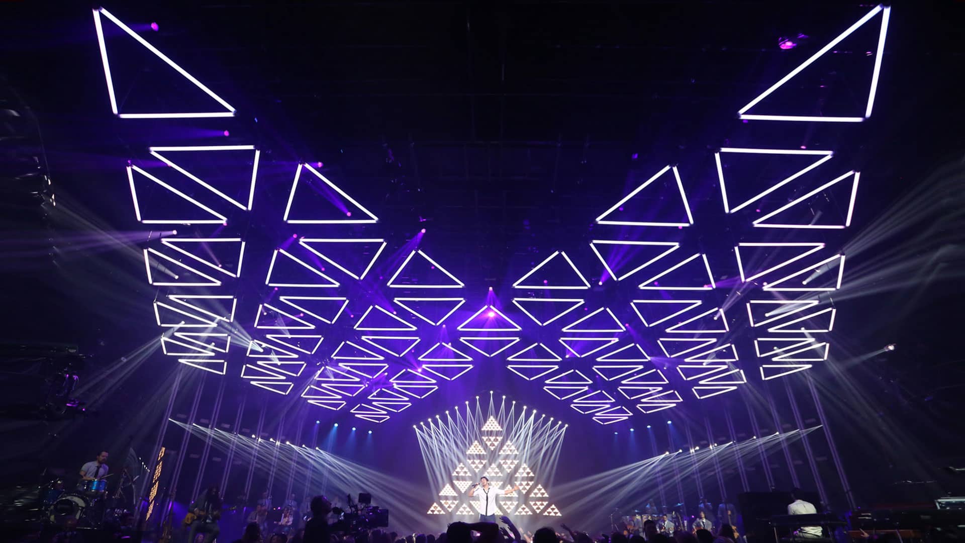 Kinetic show for DVD production "Acoustico" of brazilian superstar Luan ...