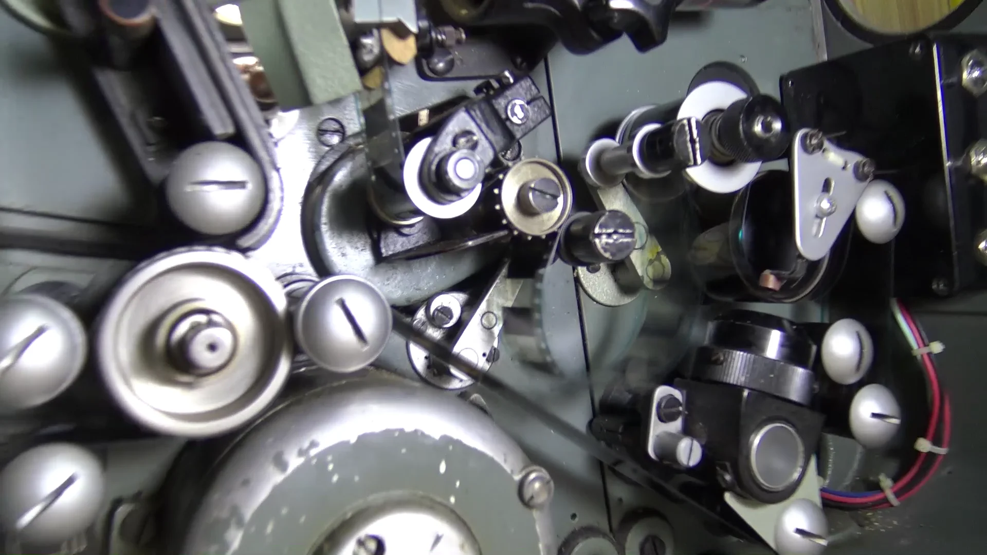 35mm portable film projector & 16mm fumeo.movie on Vimeo