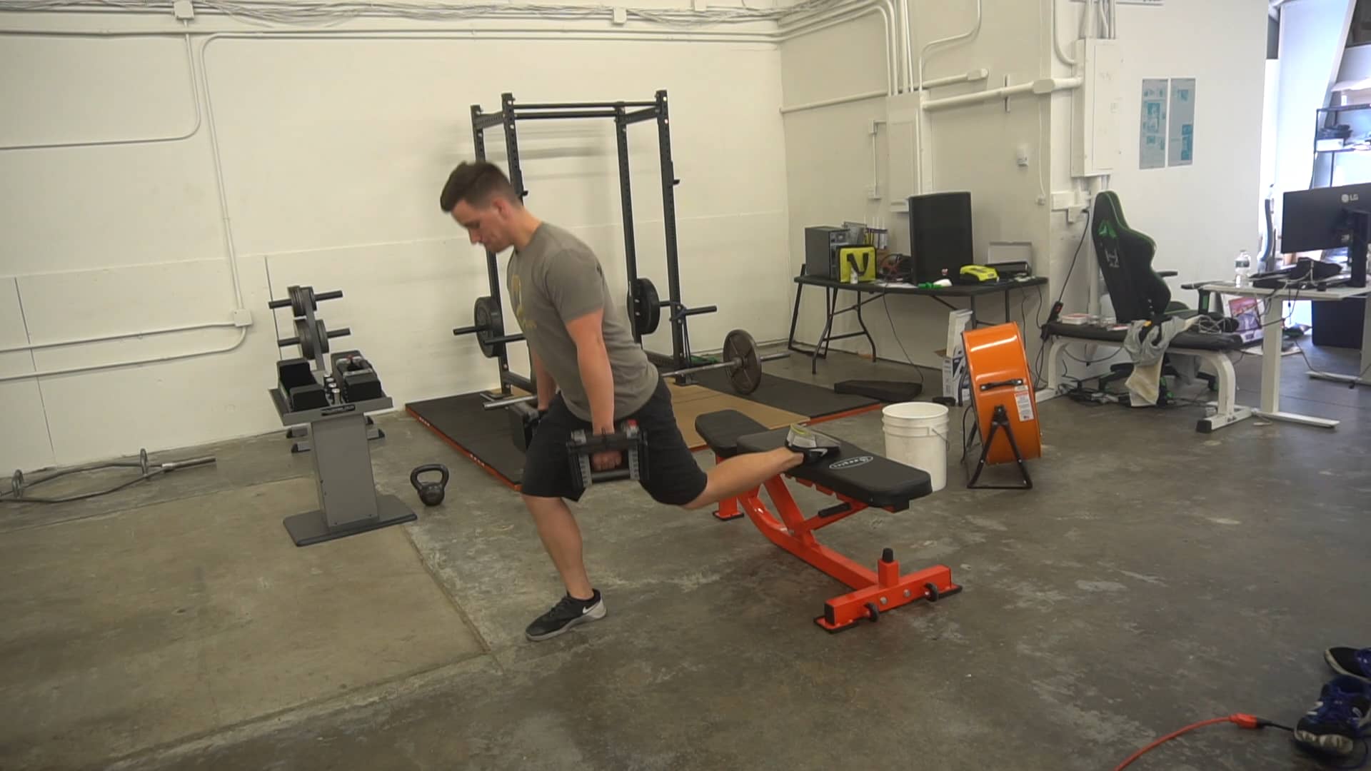 DB Bulgarian Split Squat on Vimeo