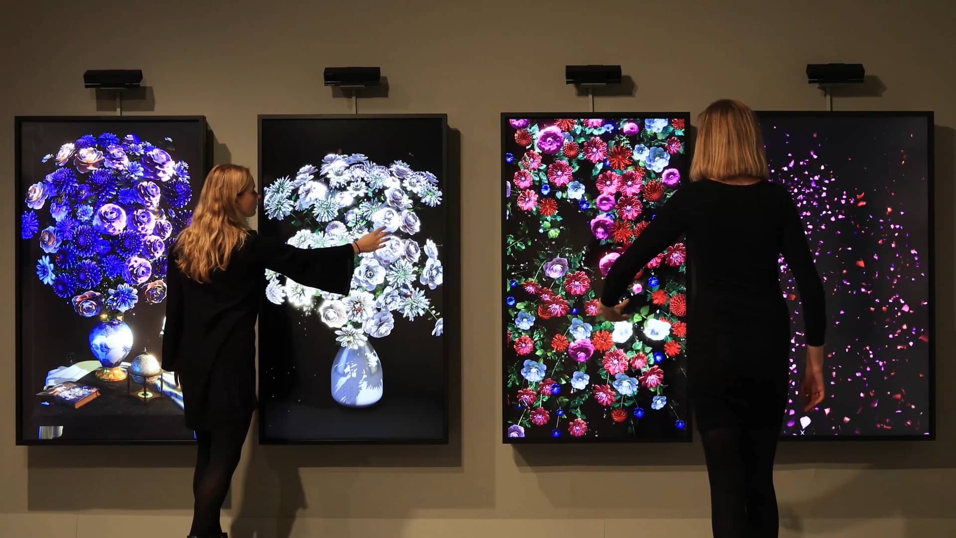 Bloomed Wall, by Dominic Harris on Vimeo