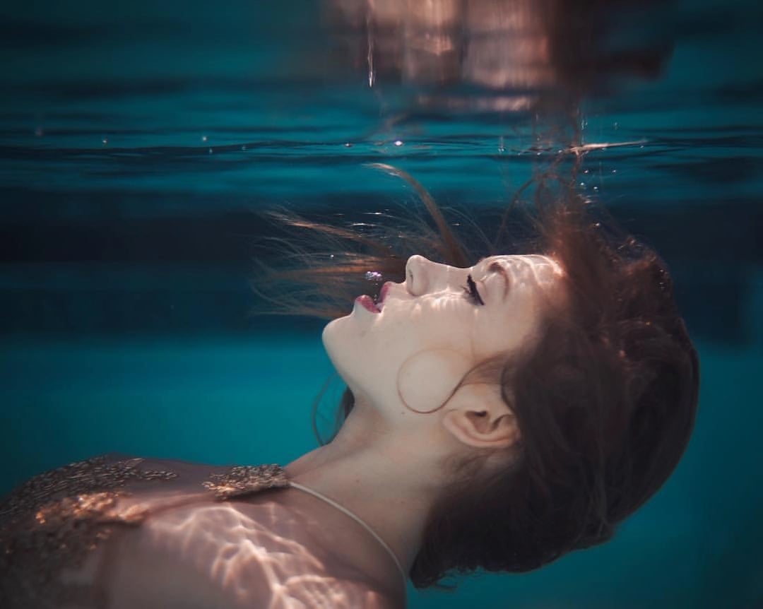 Underwater Girl (1080px, 30fps) on Vimeo