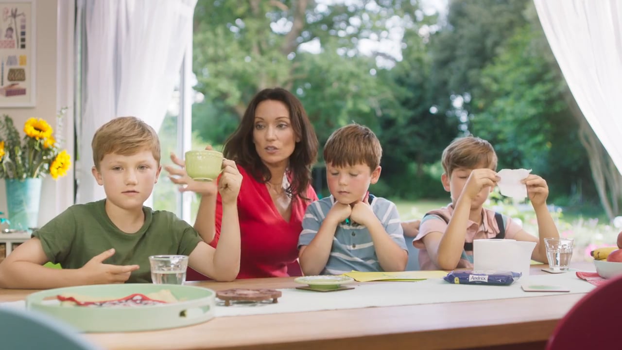 Vloggers including Emily Norris & Anna Cribb review Andrex Supreme ...