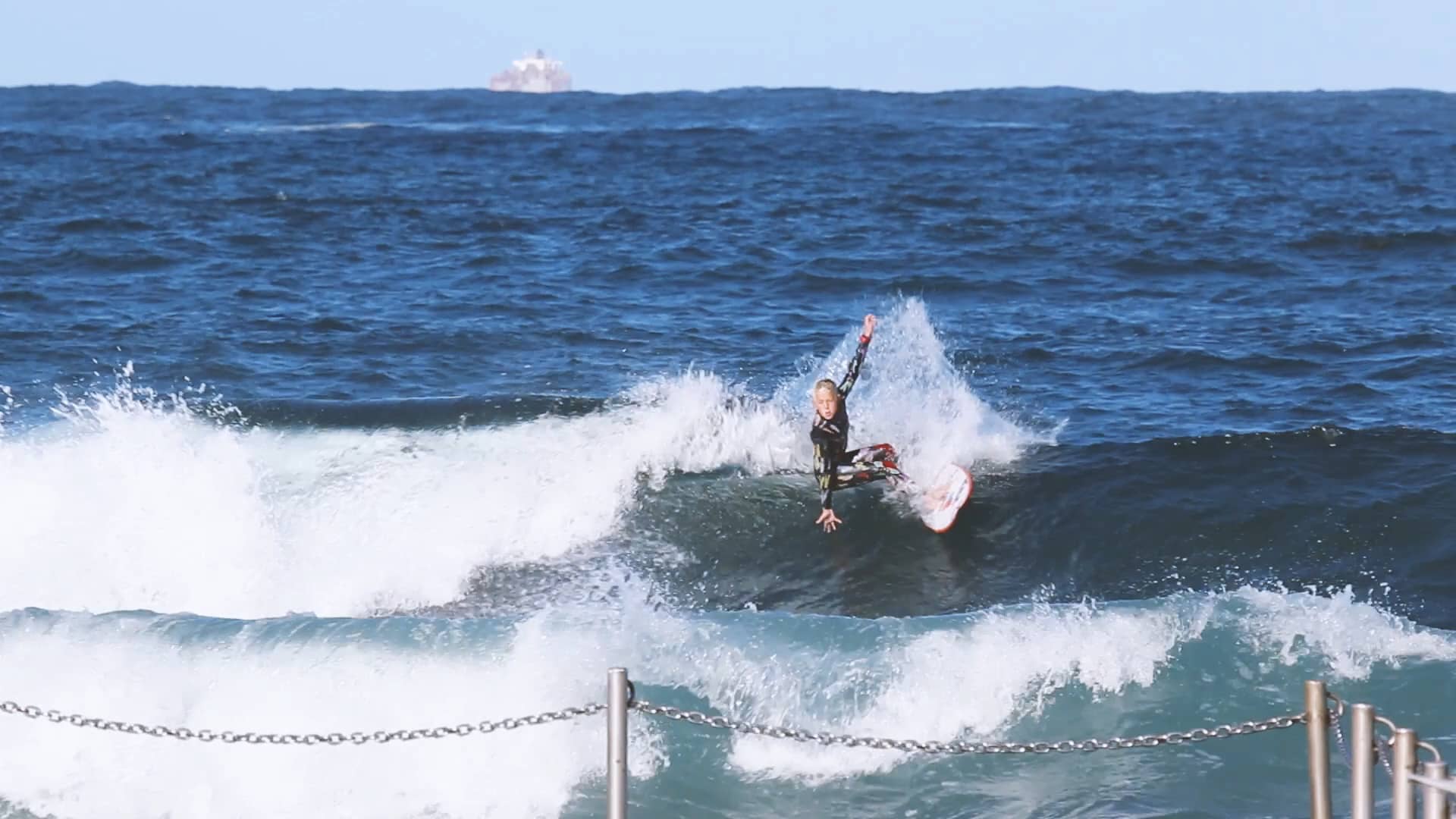 Jarvis Earle surfing Sandshoes lefts October 2017 on Vimeo