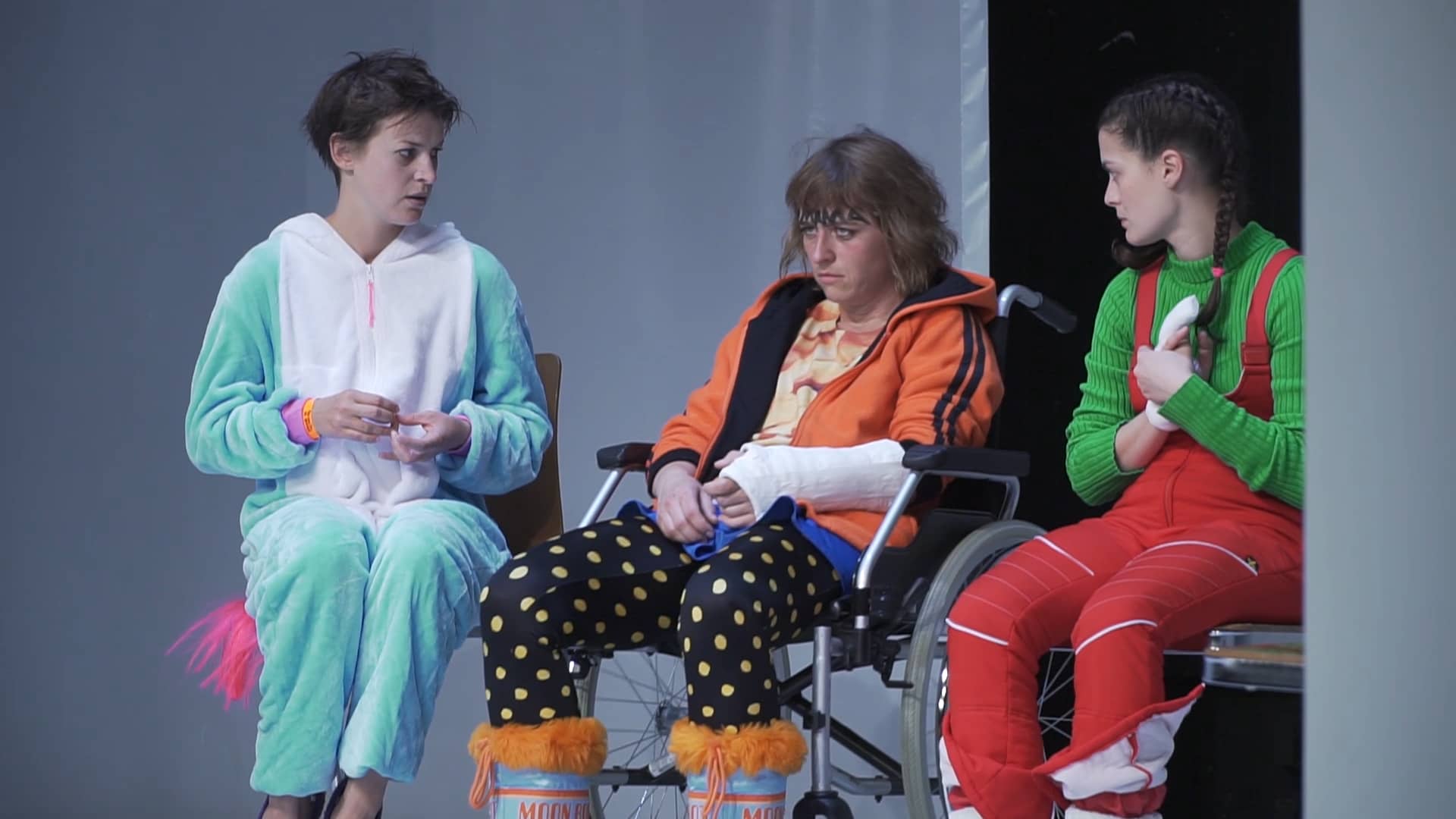 Trailer Gips oder Wie ich an einem einzigen Tag die Welt reparierte ab ...