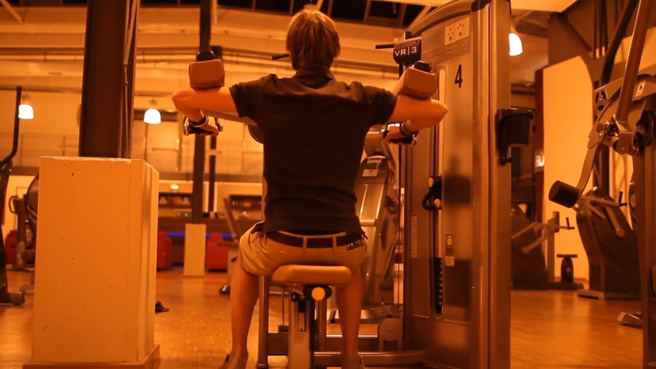 Seitheben Maschine (Schulter Übung) on Vimeo