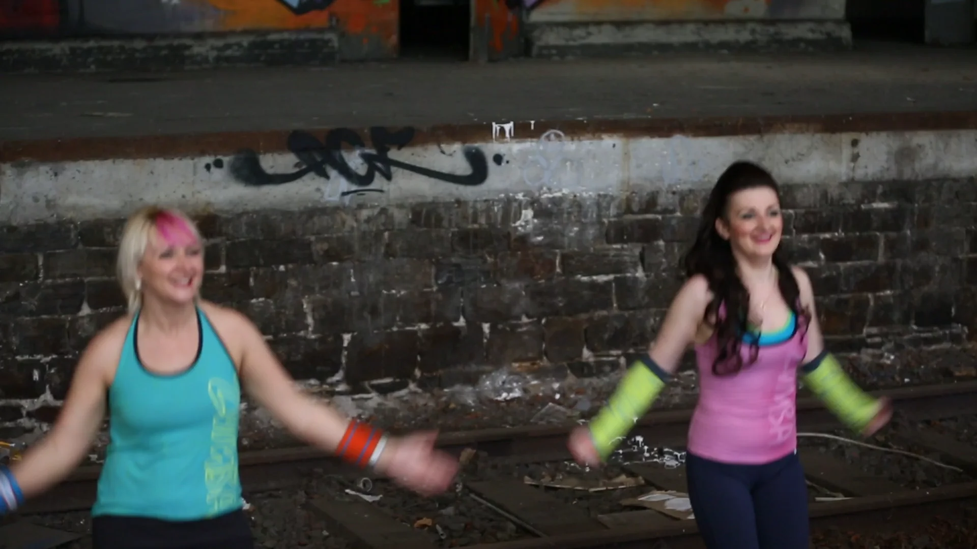 Zumba mit Elena Weiser Tanz, Sport, Fitness on Vimeo