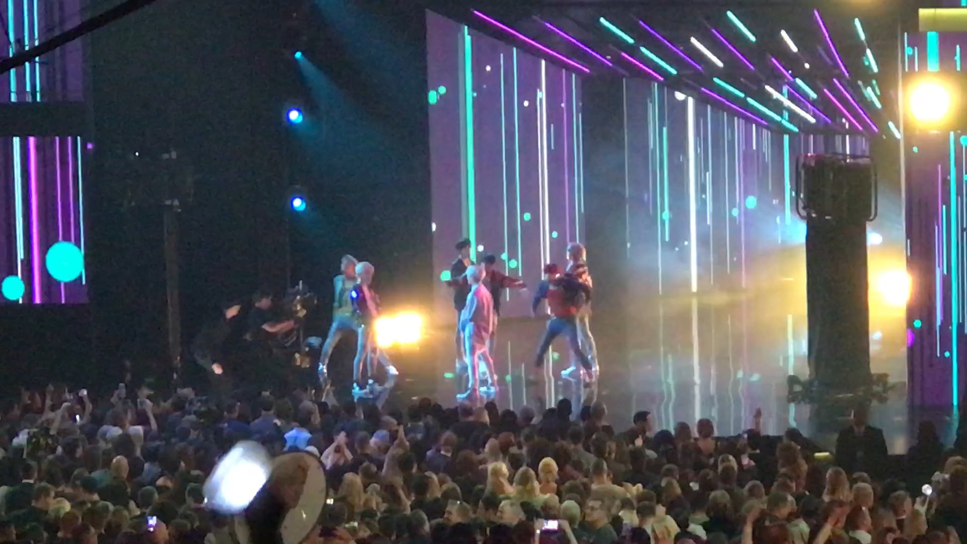 BTS- DNA (performance at AMAs 2017) on Vimeo