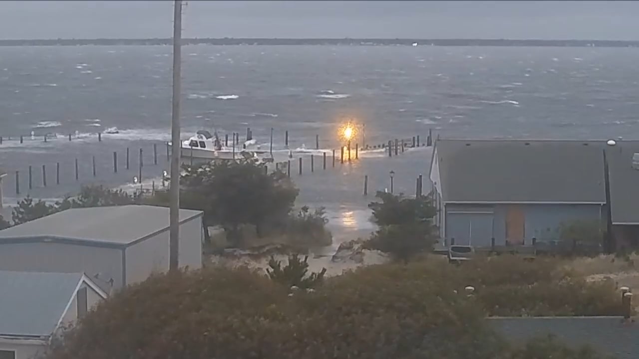 Marina Cam Footage of Storm Battering Davis Park Marina on Vimeo