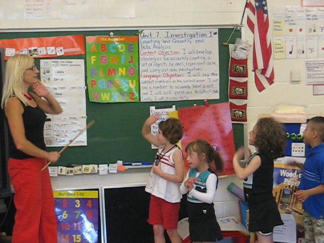 Tucker Signing with the Kids! on Vimeo