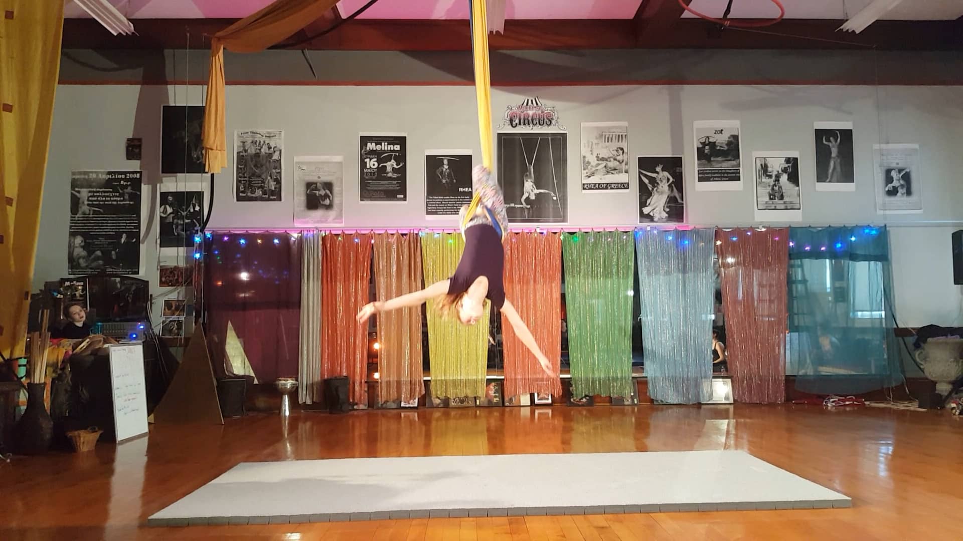 Moody Street Circus Sling on Vimeo