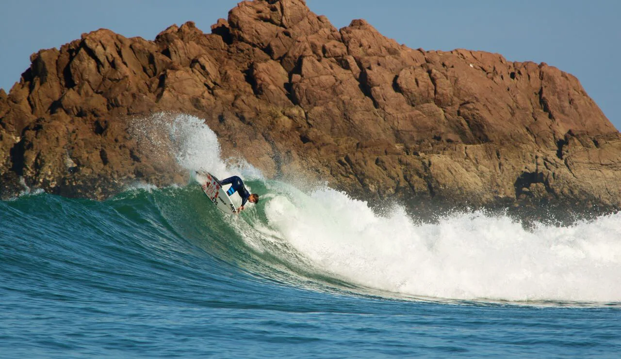 Shir Shemesh surfing 2017 on Vimeo