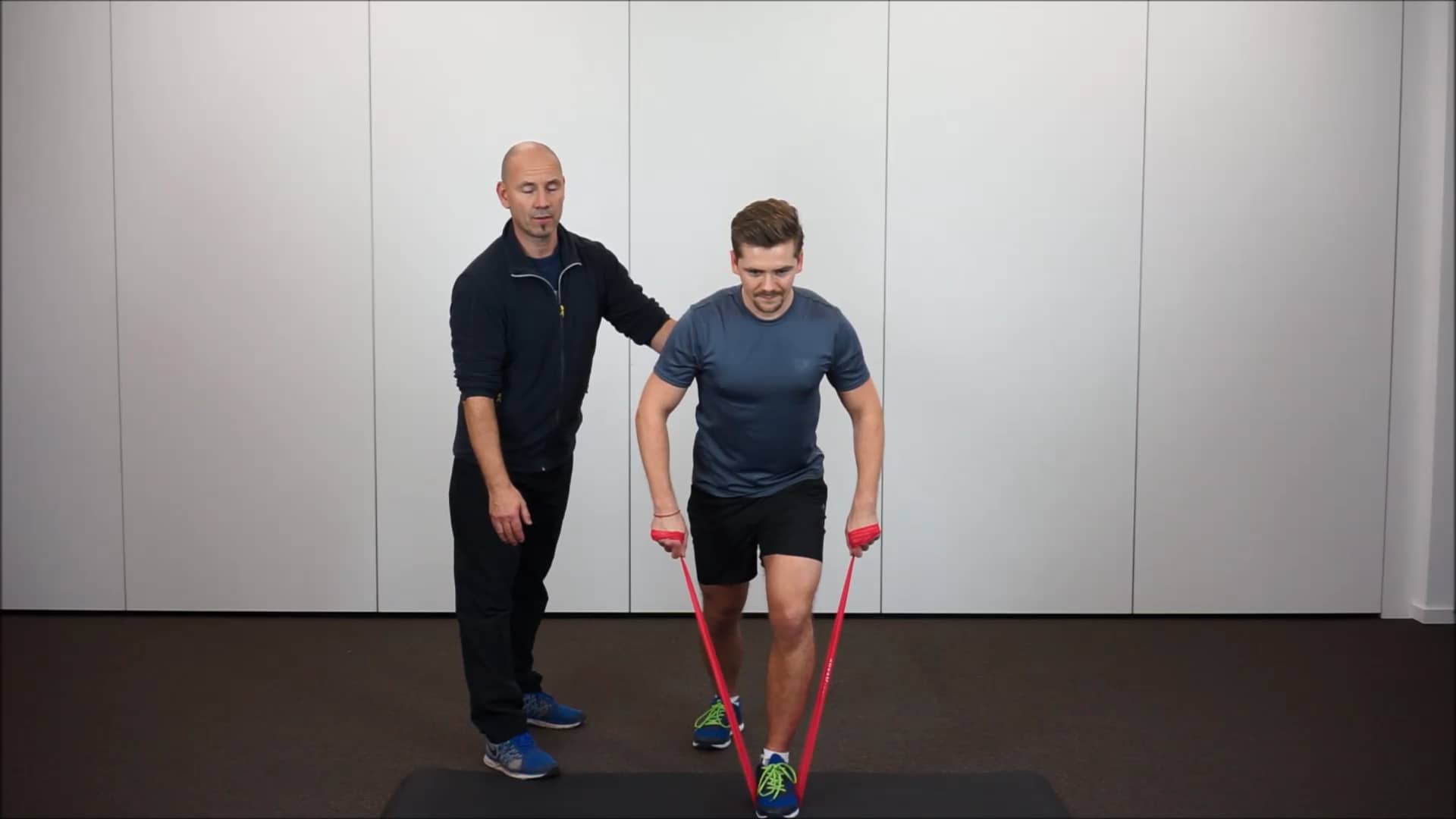 Schultern_Rudern_Theraband on Vimeo