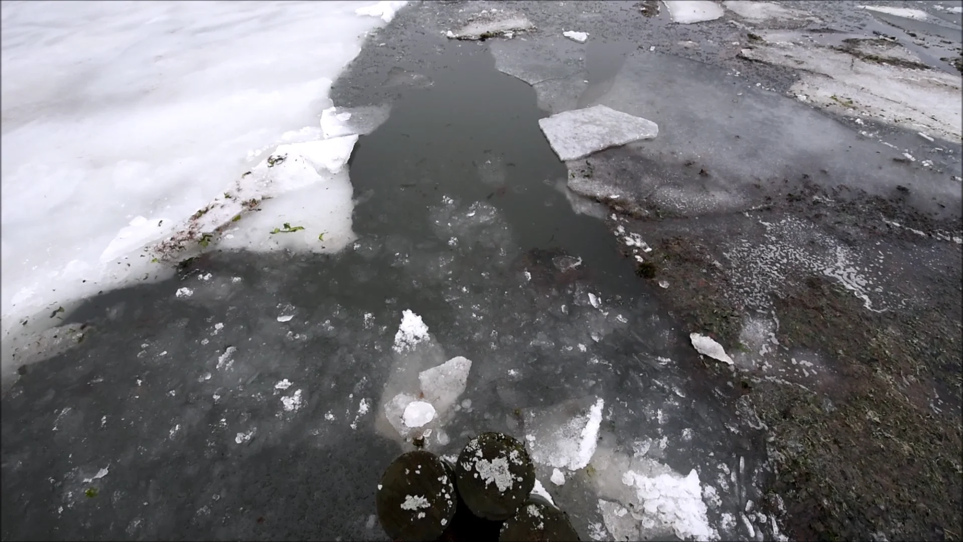 Time Lapse Video: Ice Drifting Past Bellport Dock on Vimeo