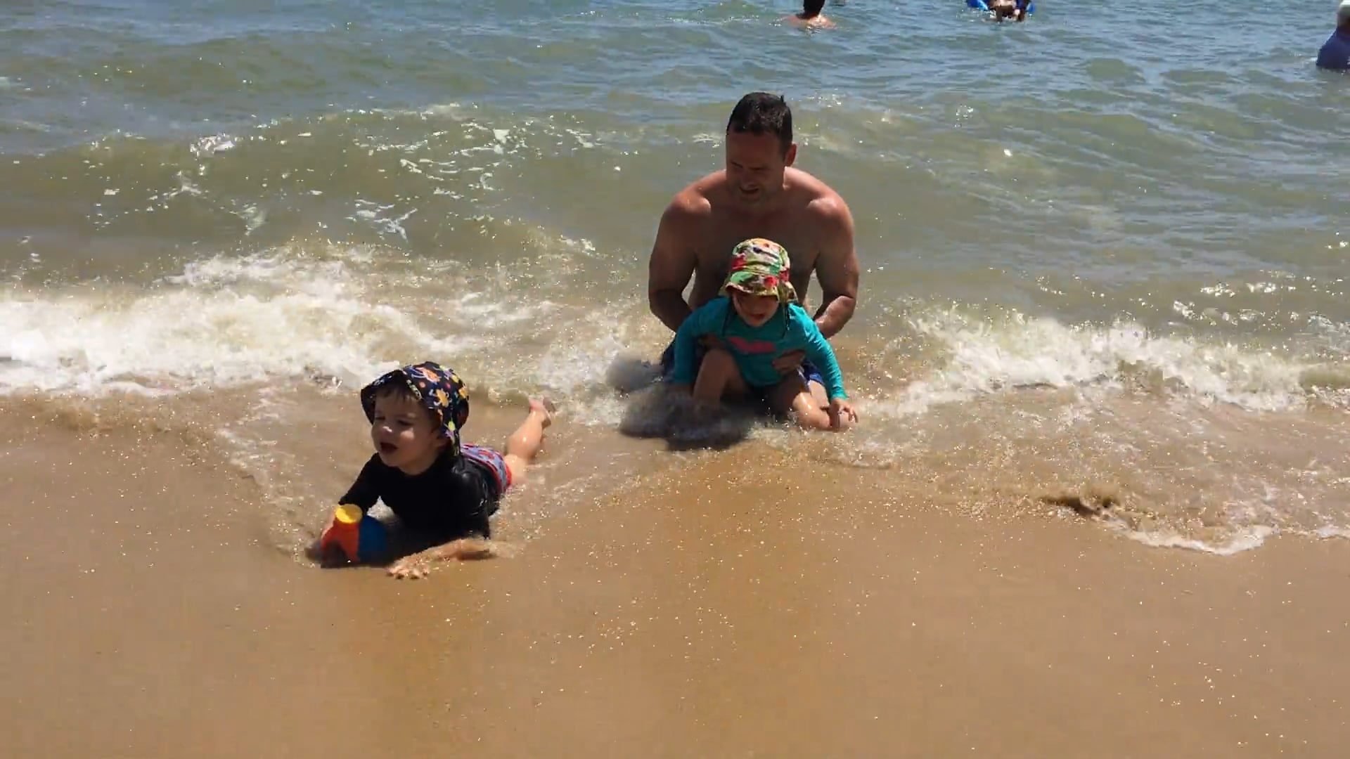 Liam & Addison at Trinity Beach on Vimeo