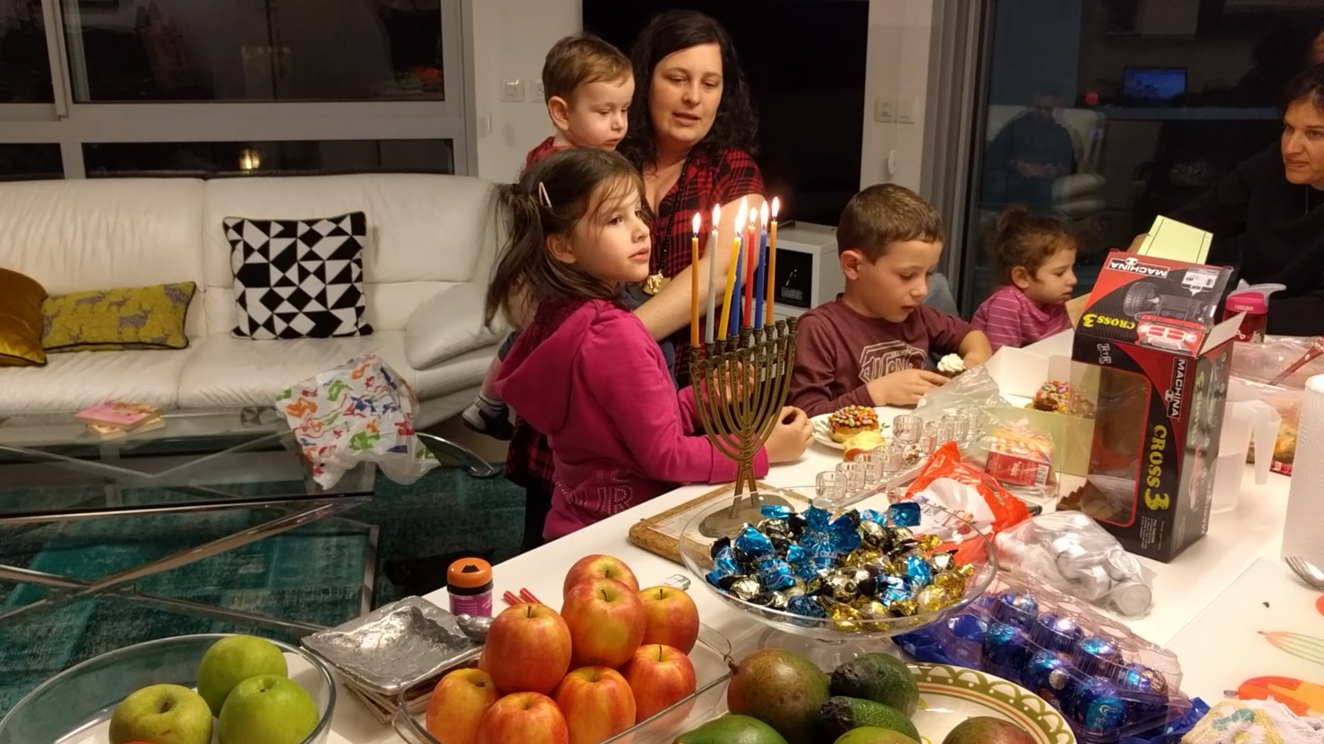 Hanuka for ella, nelli, yuval and alon on Vimeo