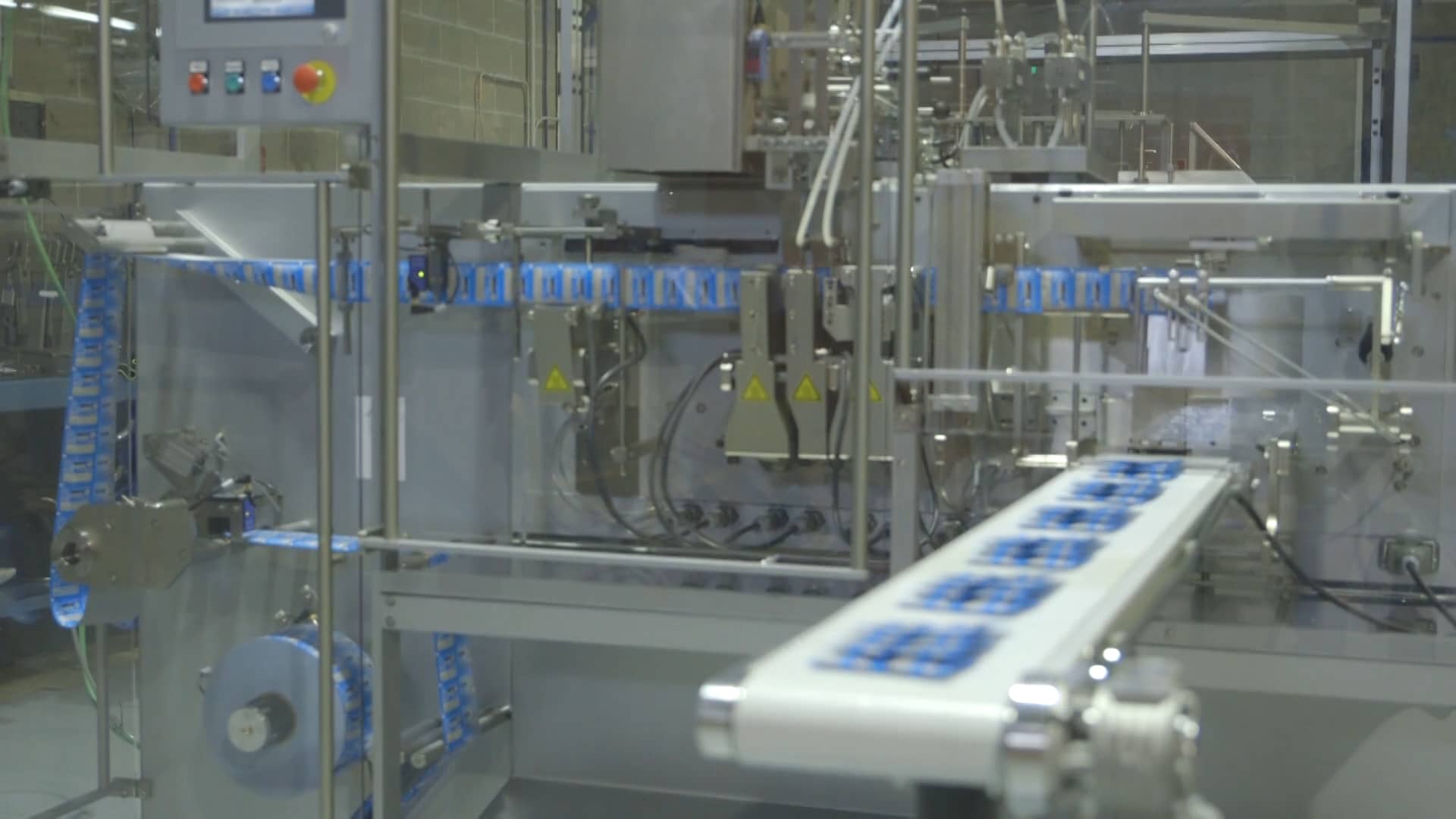 FLEXPACK MACHINE NF110 DX TOW on Vimeo