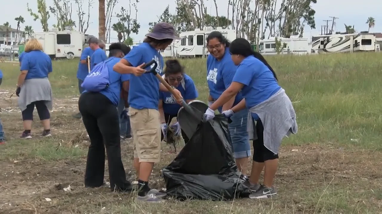 Concetta Callahan - Concetta Callahan "Volunteers Pacing Harvey Cleanup ...