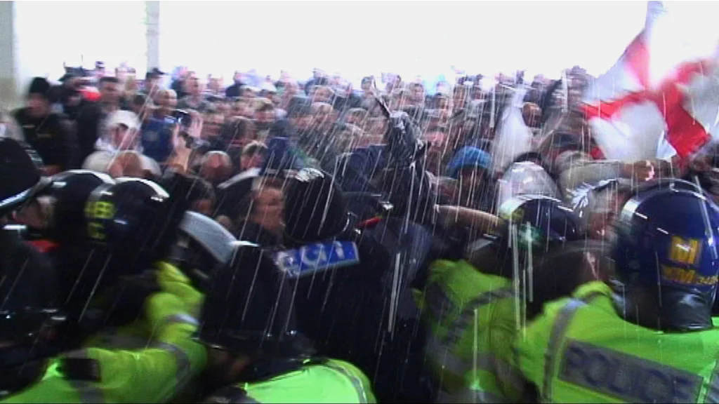 EDL Clash With Riot Police in Aylesbury on Vimeo