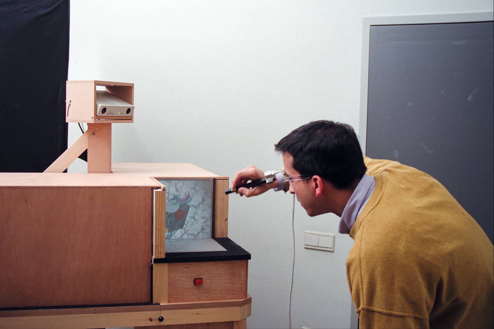 Cubby Desktop Virtual Reality System on Vimeo