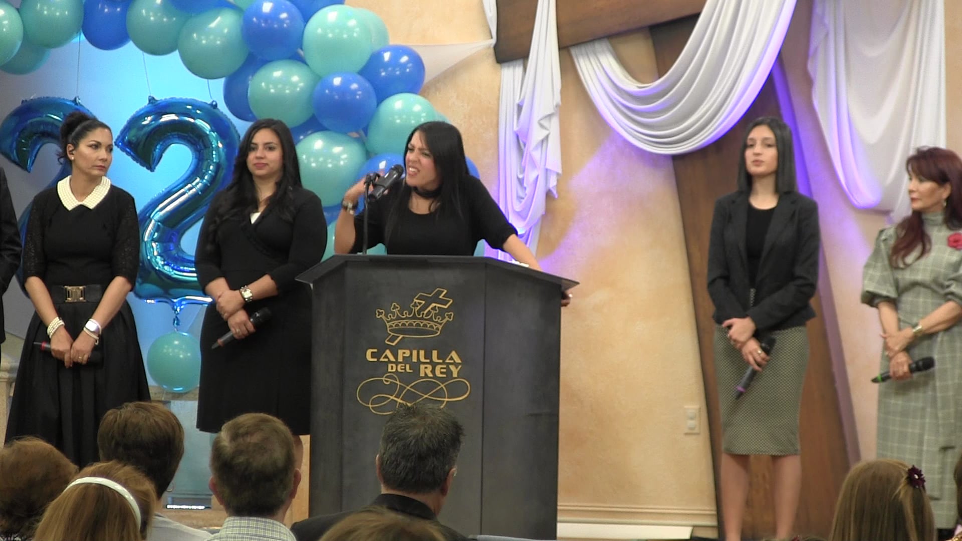 Dulce Blanco Dando La Bienvenida Al Aniversario 22 de Capilla Del Rey ...