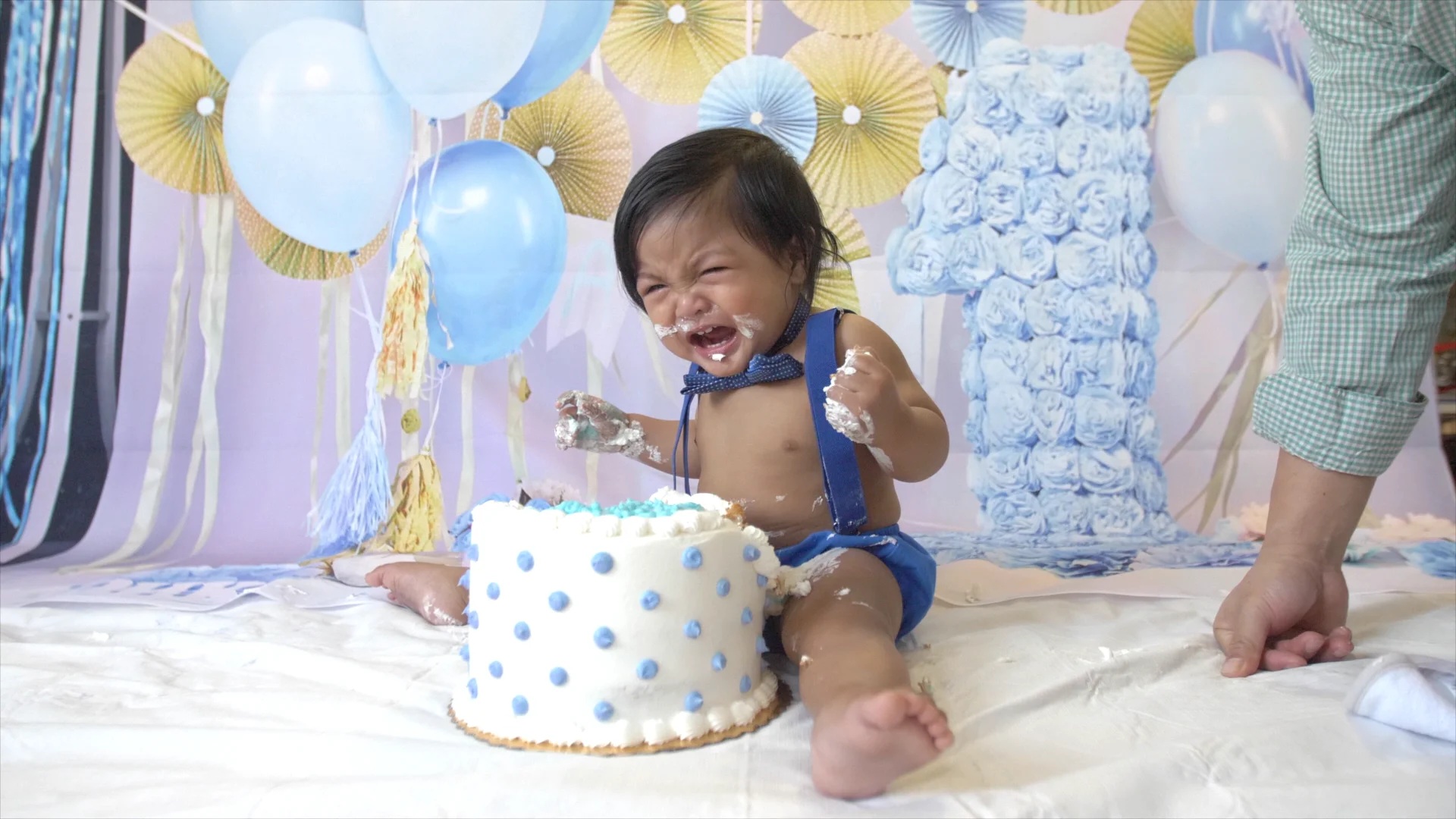 Jaden 1st Cake Smash! on Vimeo