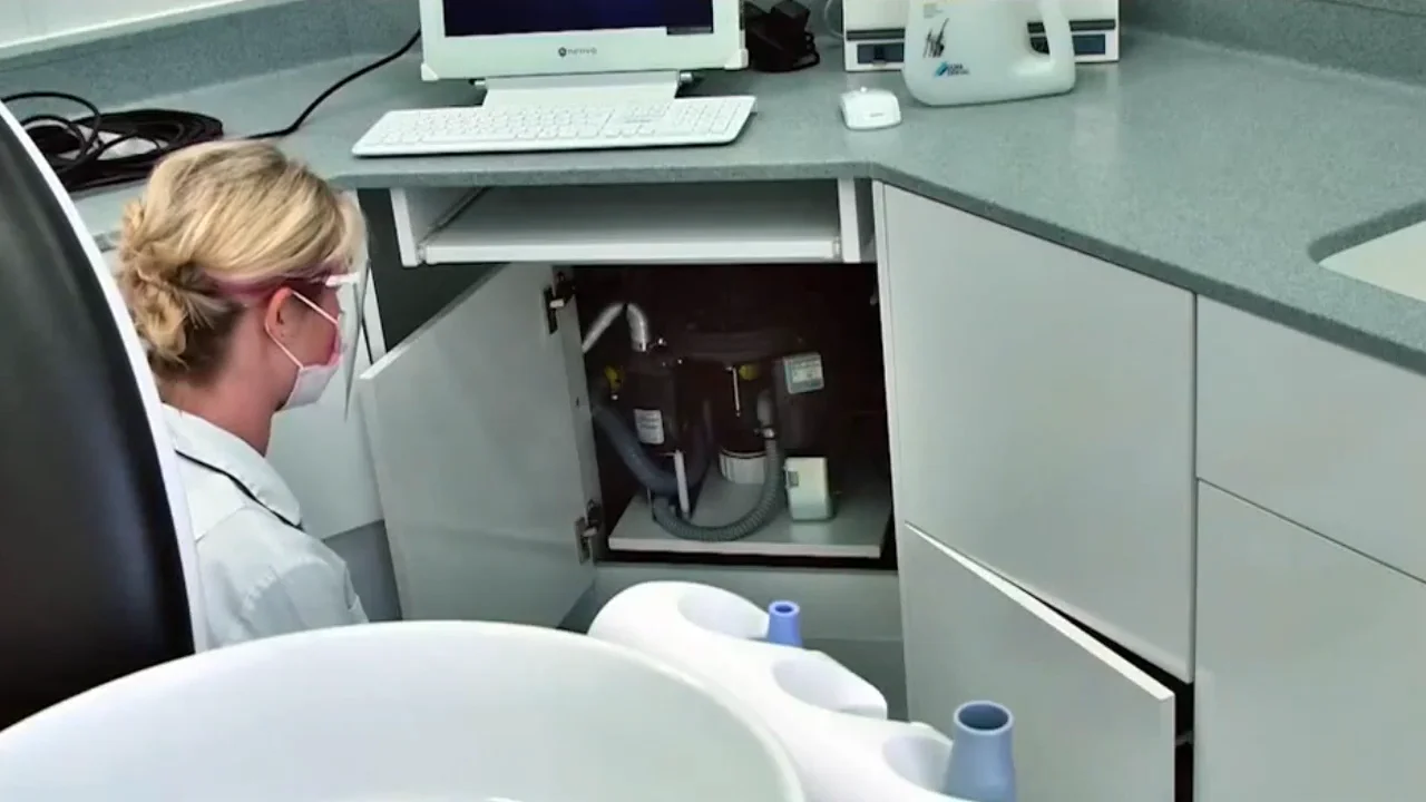 Suction: Durr- Removing the amalgam pot