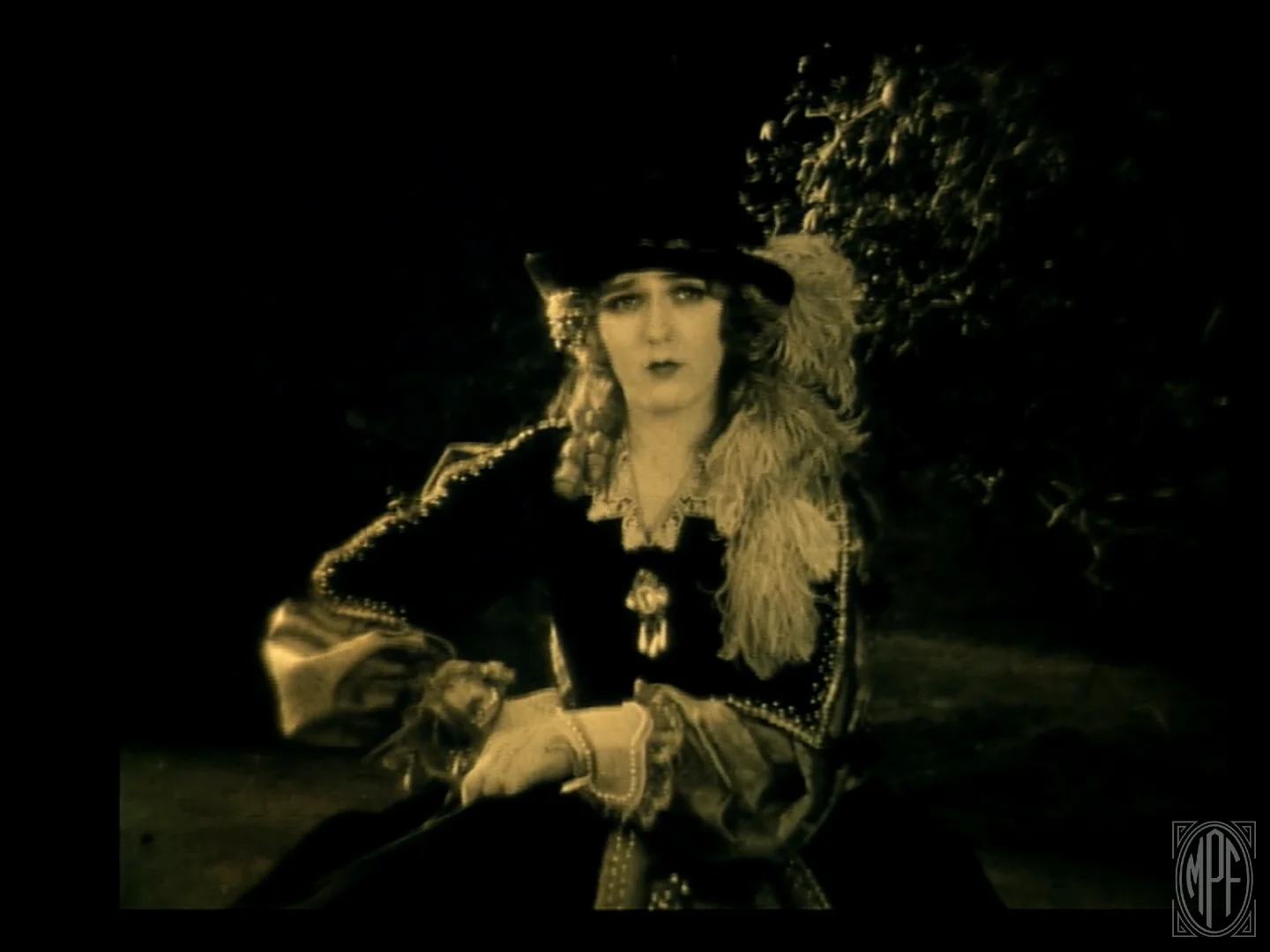 Mary Pickford - Clip from Dorothy Vernon of Haddon Hall (1924). Music ...