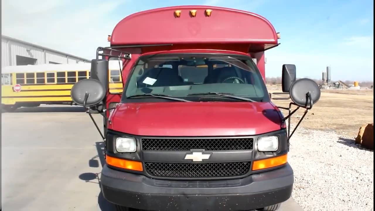 2004 Chevy Midbus 14 passenger on Vimeo