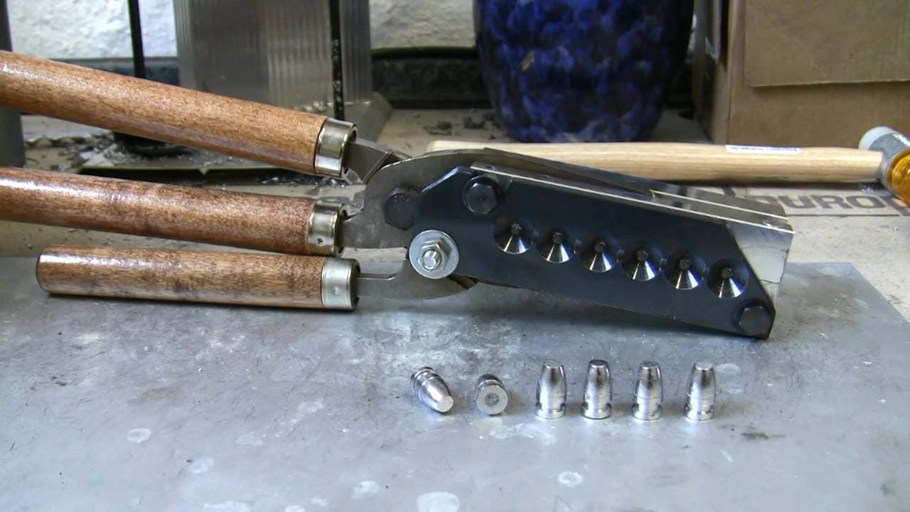 Geschosse in 9mm mit der 6-fach Kokille von MP-molds gieen on Vimeo