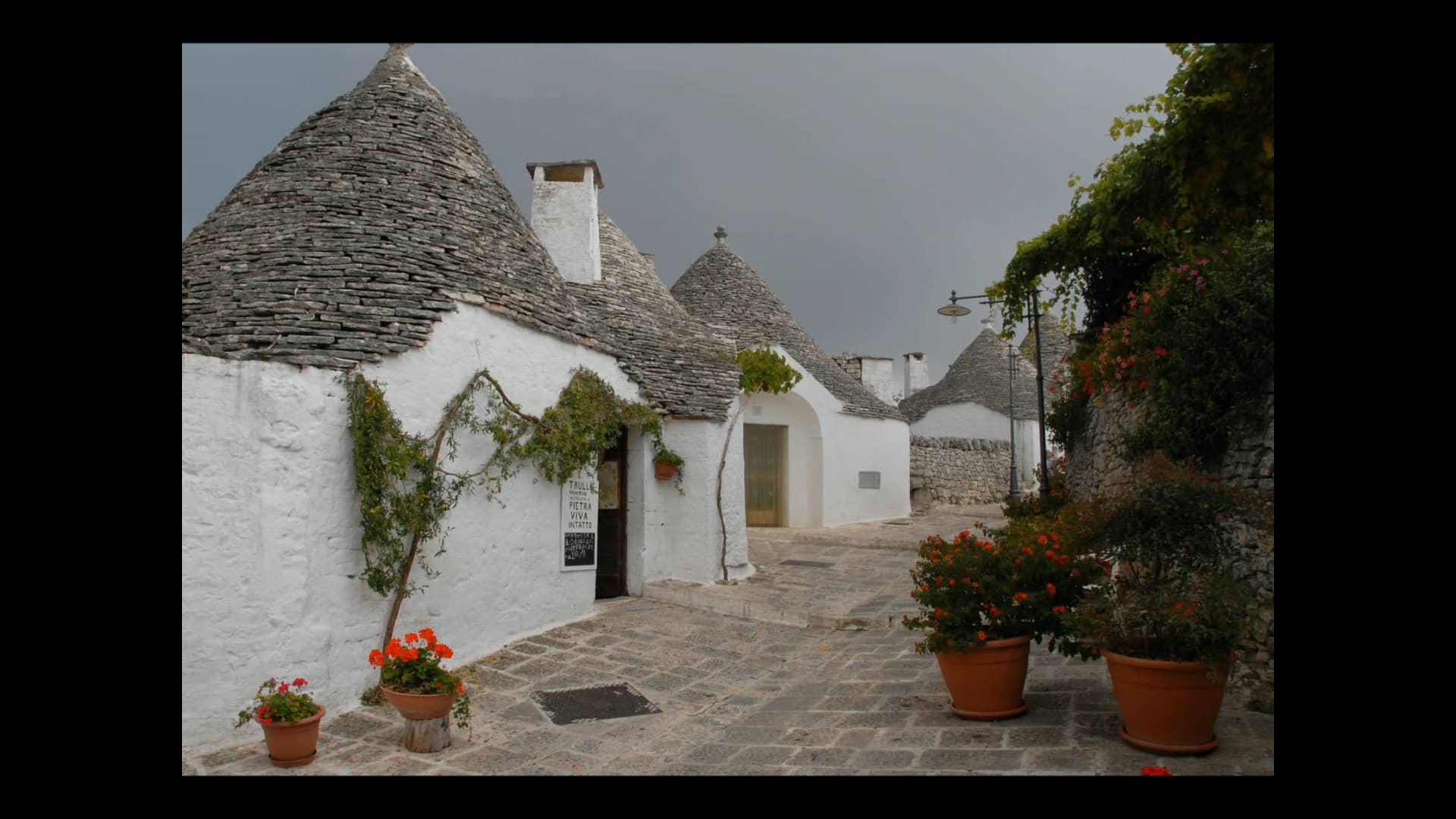 "Etrange": montage réalisé par Patrick Rottiers on Vimeo