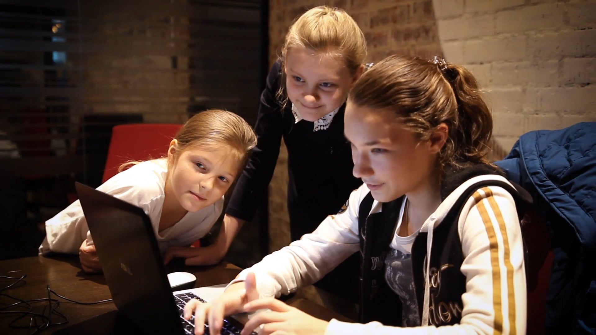 Programming with JavaScript at CODDY School on Vimeo