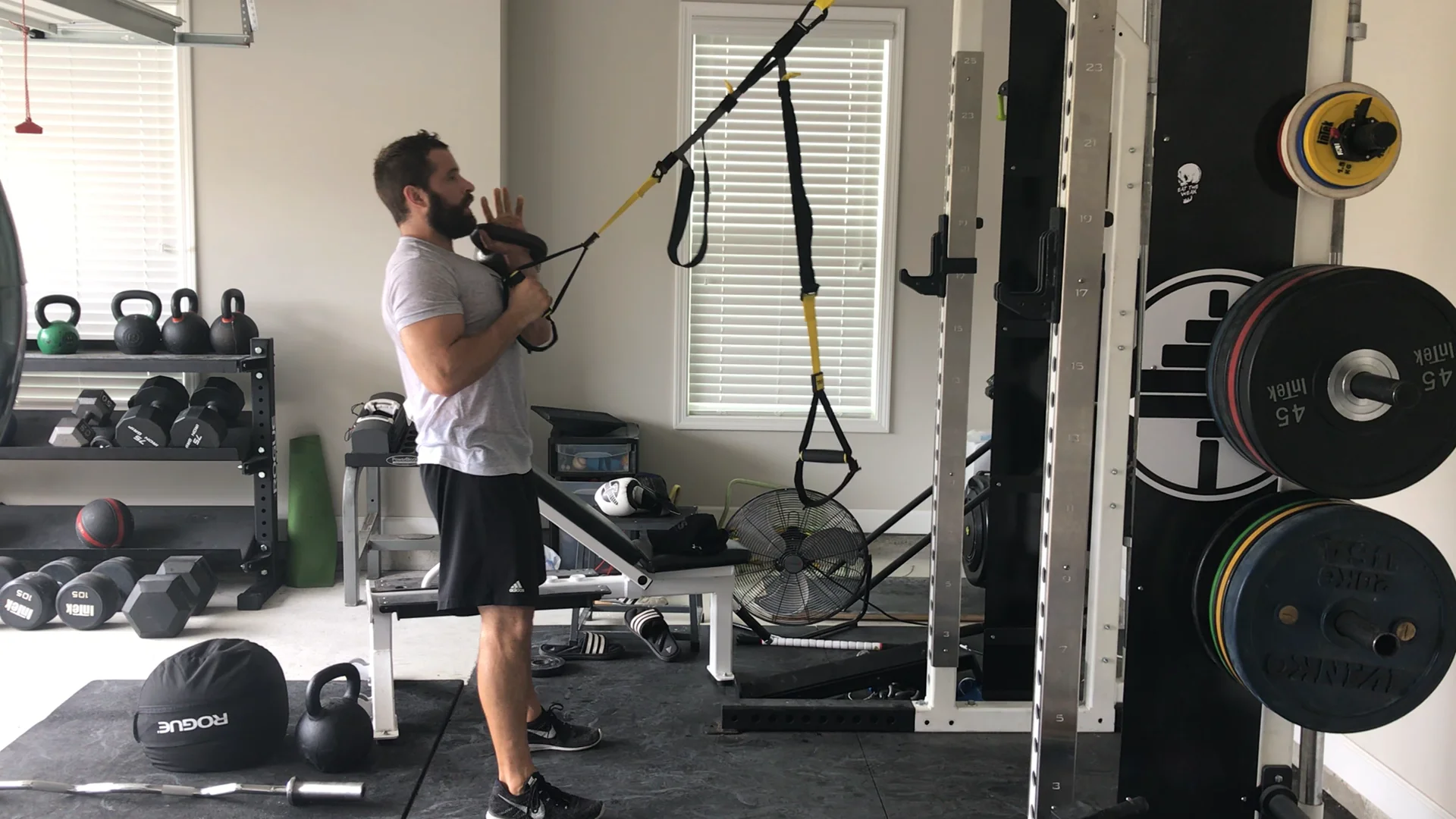 Upper Body: Row, 1-Arm with TRX & KB on Vimeo