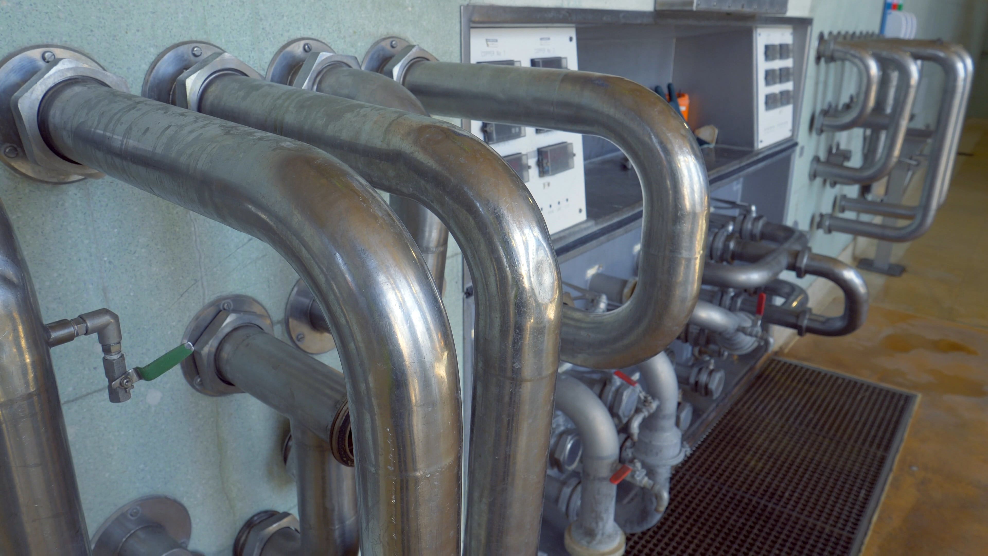 Greene King - Swing Bend Panel on Vimeo